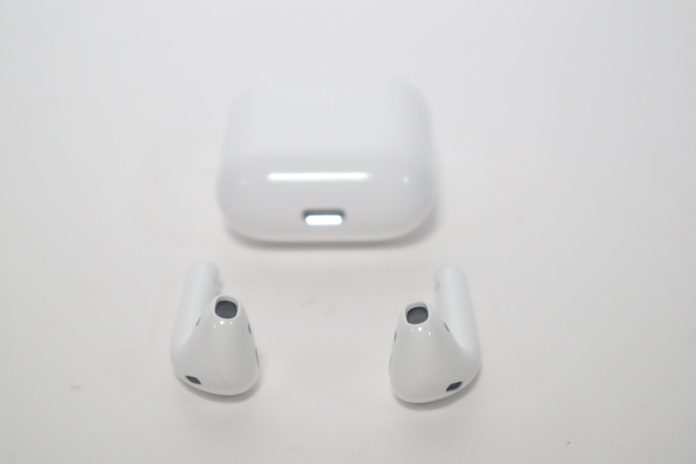 Apple Airpods Gen 2 A2031 A2032 Motion Speech Detecting In Ear Earbuds 9LX2Y