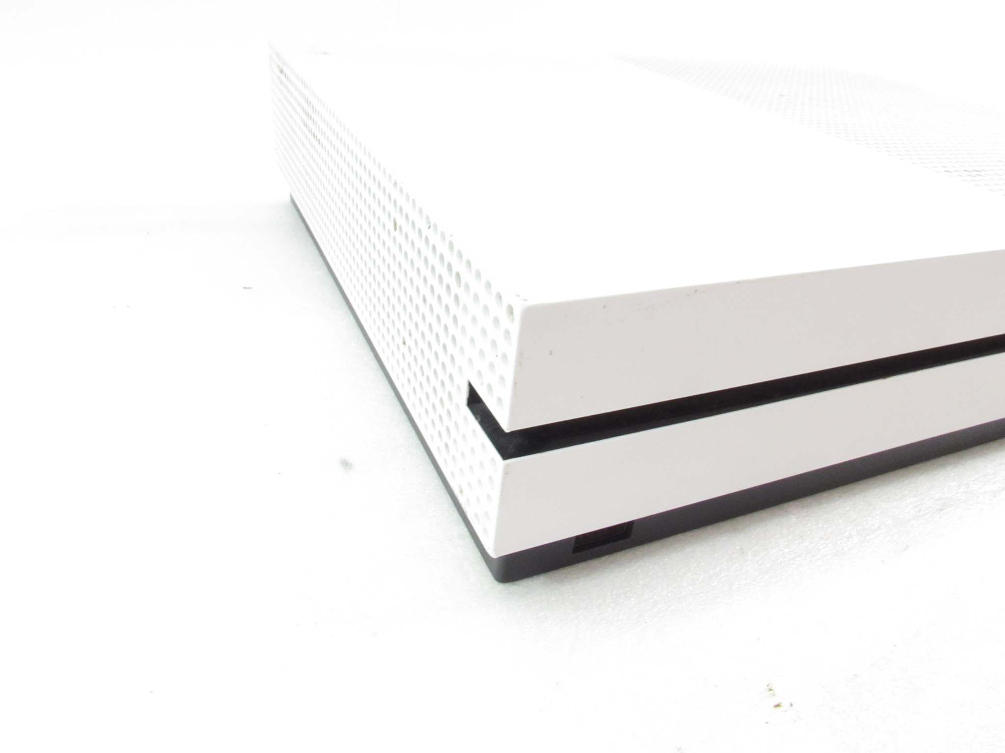 Microsoft Xbox One S 1681 1TB Video Game Console 2956