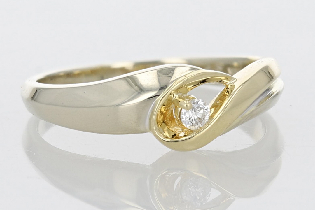 .04ct Round Cut Diamond Solitaire Engagement Ring 14k Multi-Tone Gold Size 7