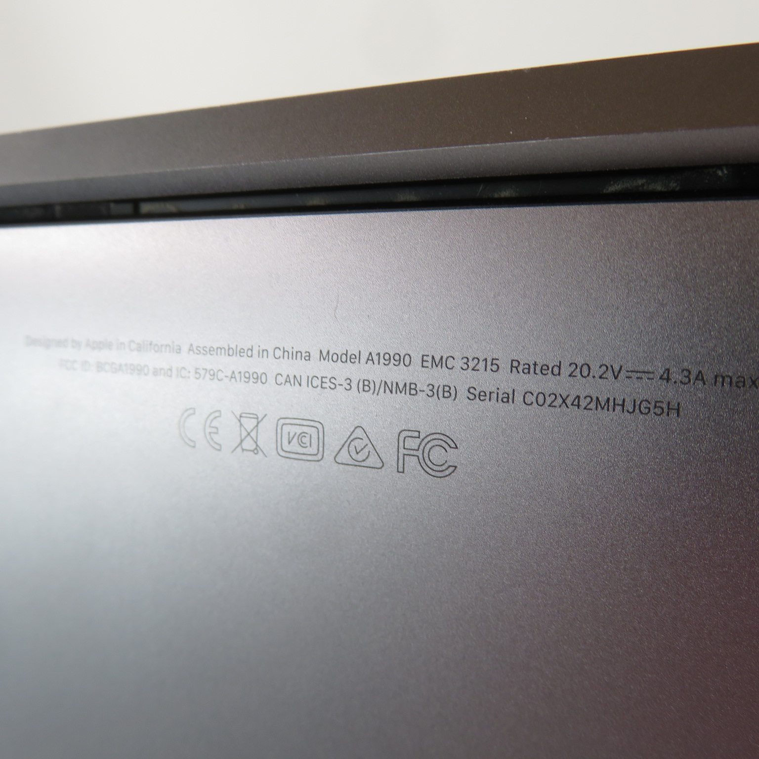 Apple MacBook Pro MR932LL/A i7-8750H Radeon Pro 555X 16GB RAM 256GB SSD ...