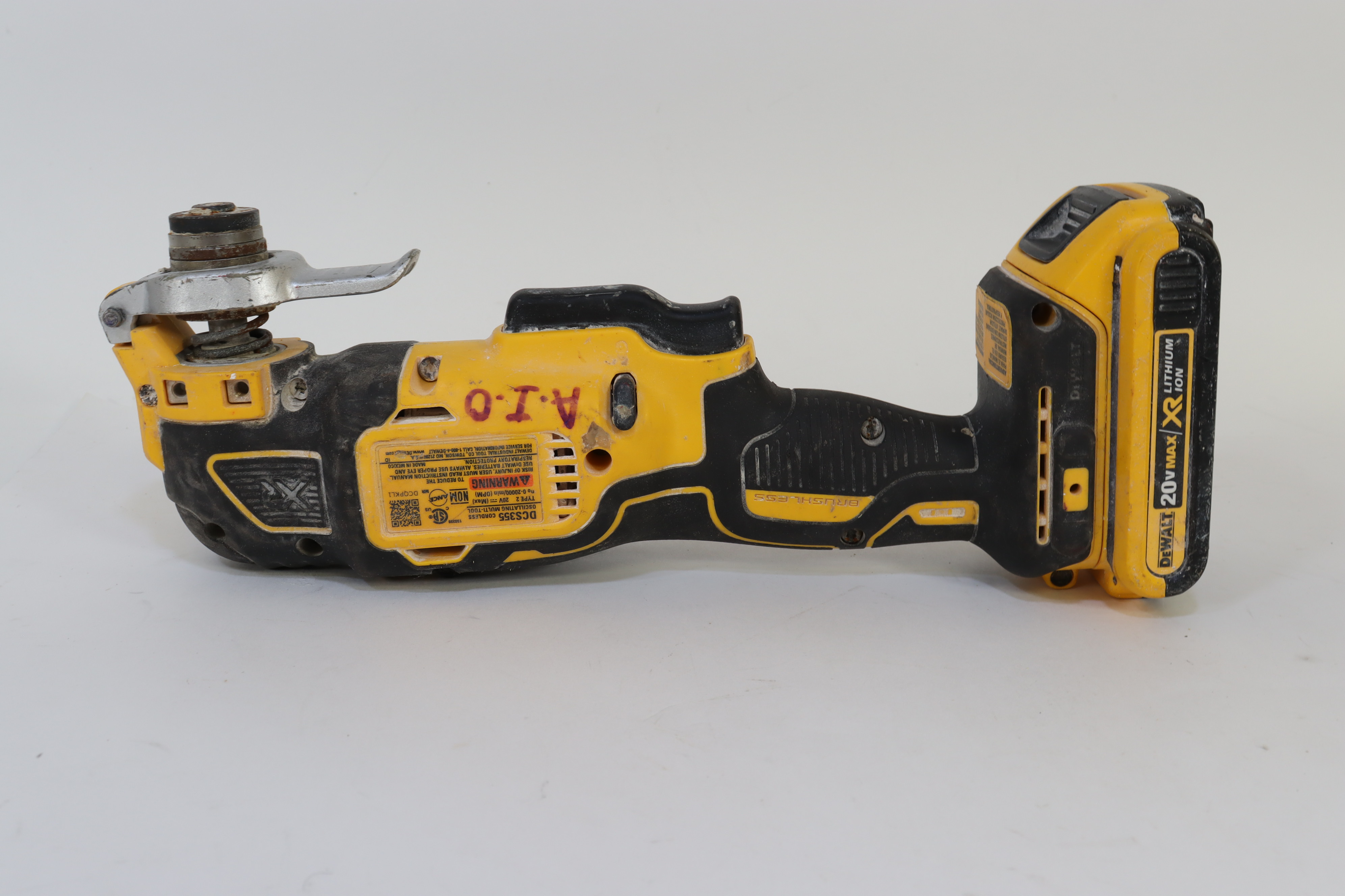 DEWALT DCS355 20V MAX XR Cordless Brushless Oscillating Multi-Tool
