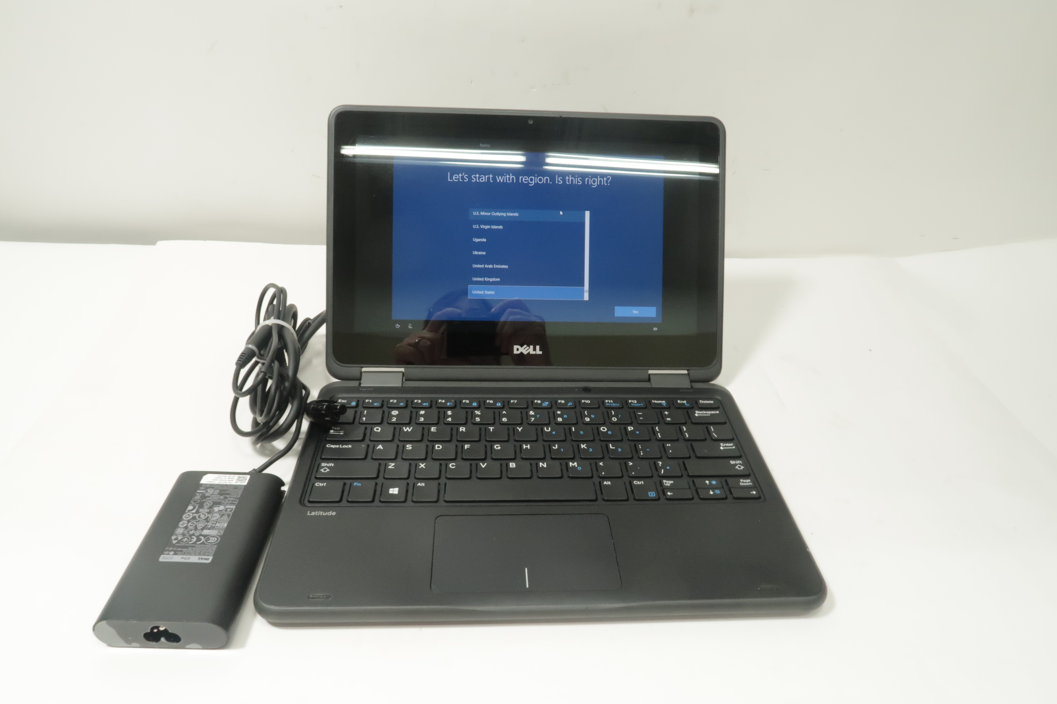 Dell Latitude 3189 Win 10 Pentium 3189 1.1GHz 4GB RAM 128GB SSD 11.6"