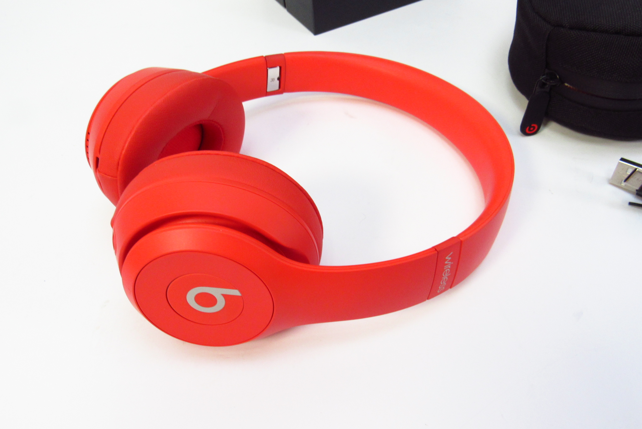 Beats Solo 3 MX472LL/A Wireless On-Ear Headphones - Product Beats Solo 3 MX472LL/A Wireless On-Ear Headphones - Product