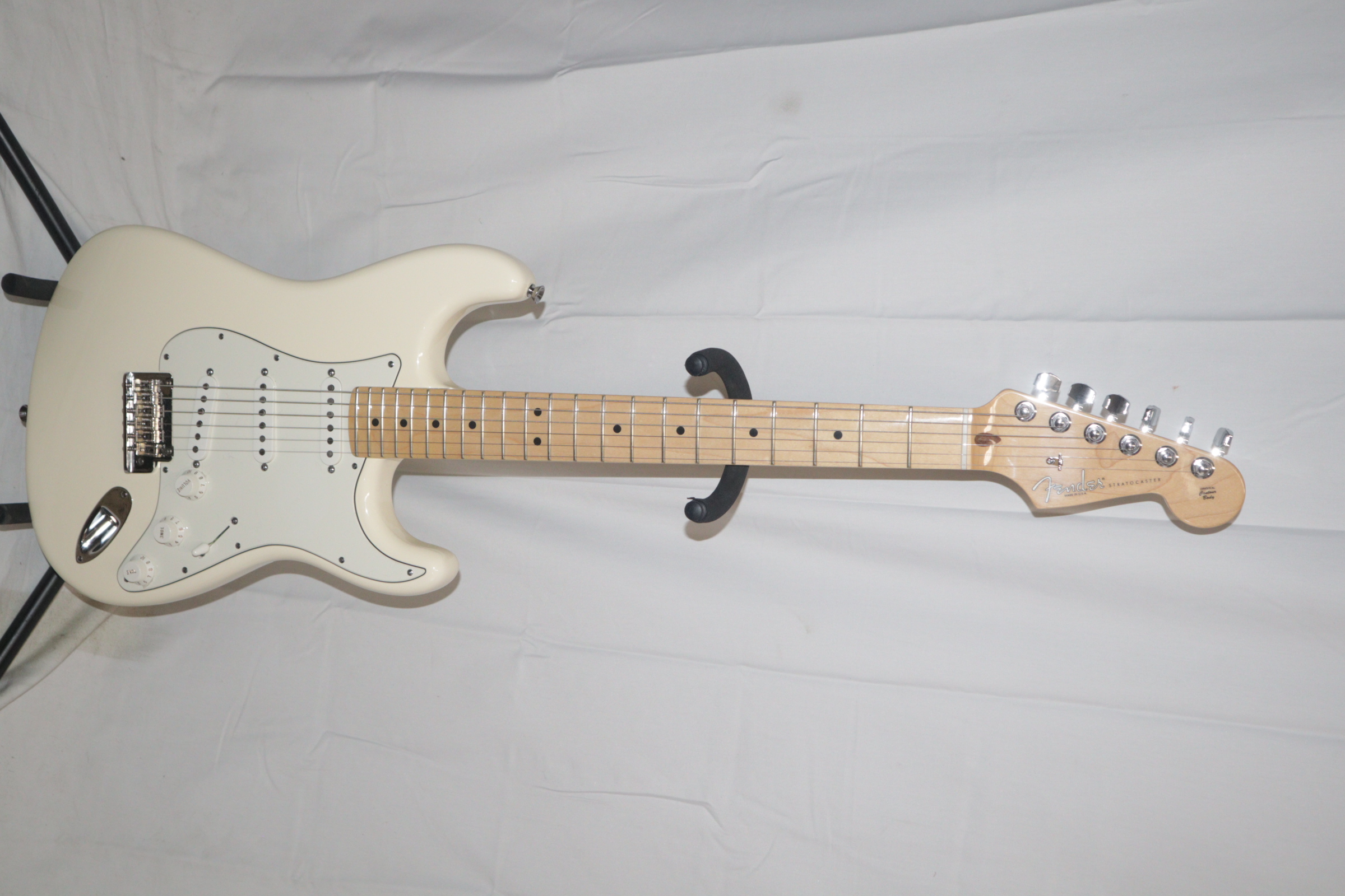 Fender Stratocaster Arctic White 6-String Electric Guitar 5416 ...