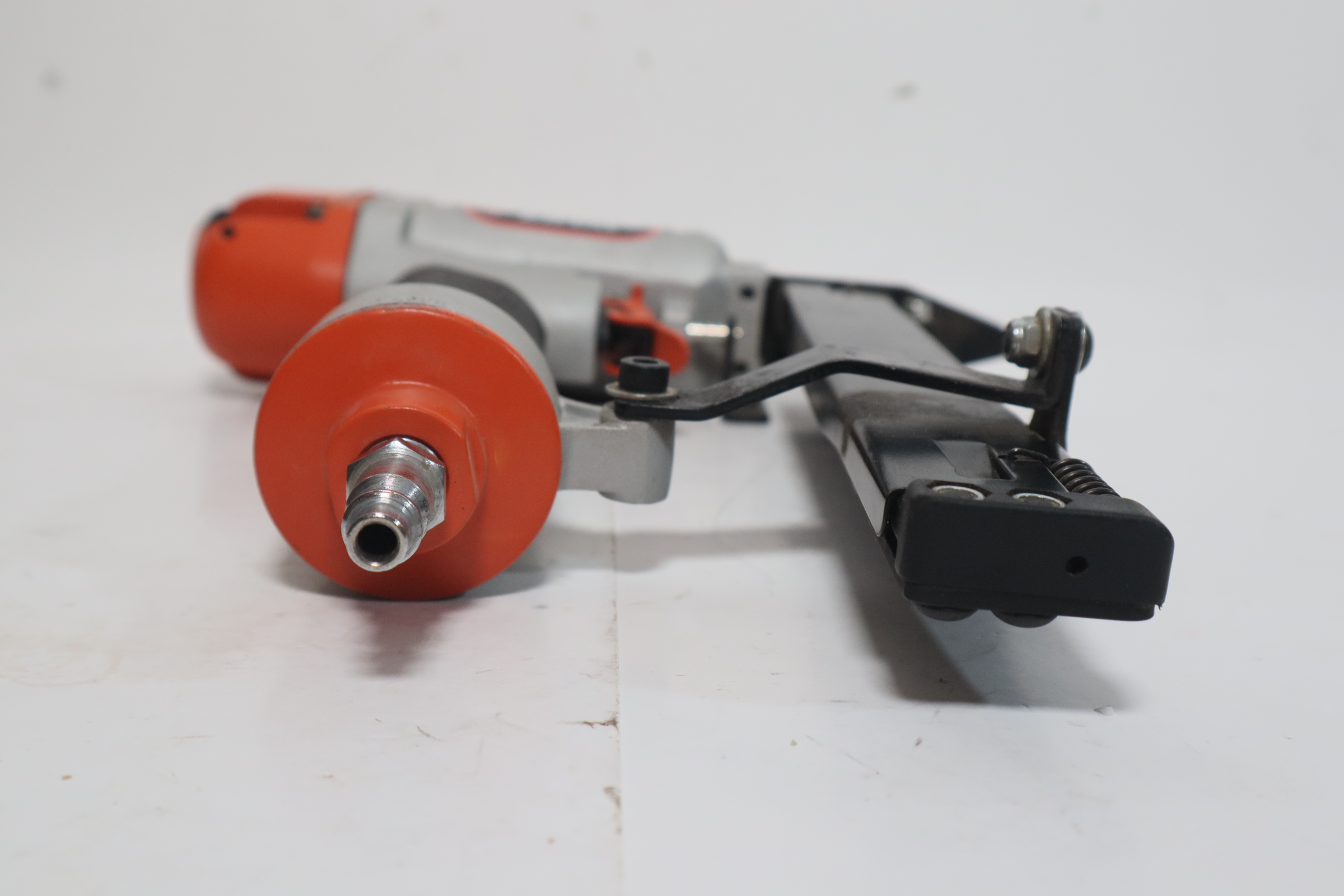 Paslode Lite Line N18-125 Pneumatic 1/1/4" Narrow Soffit Stapler 0585