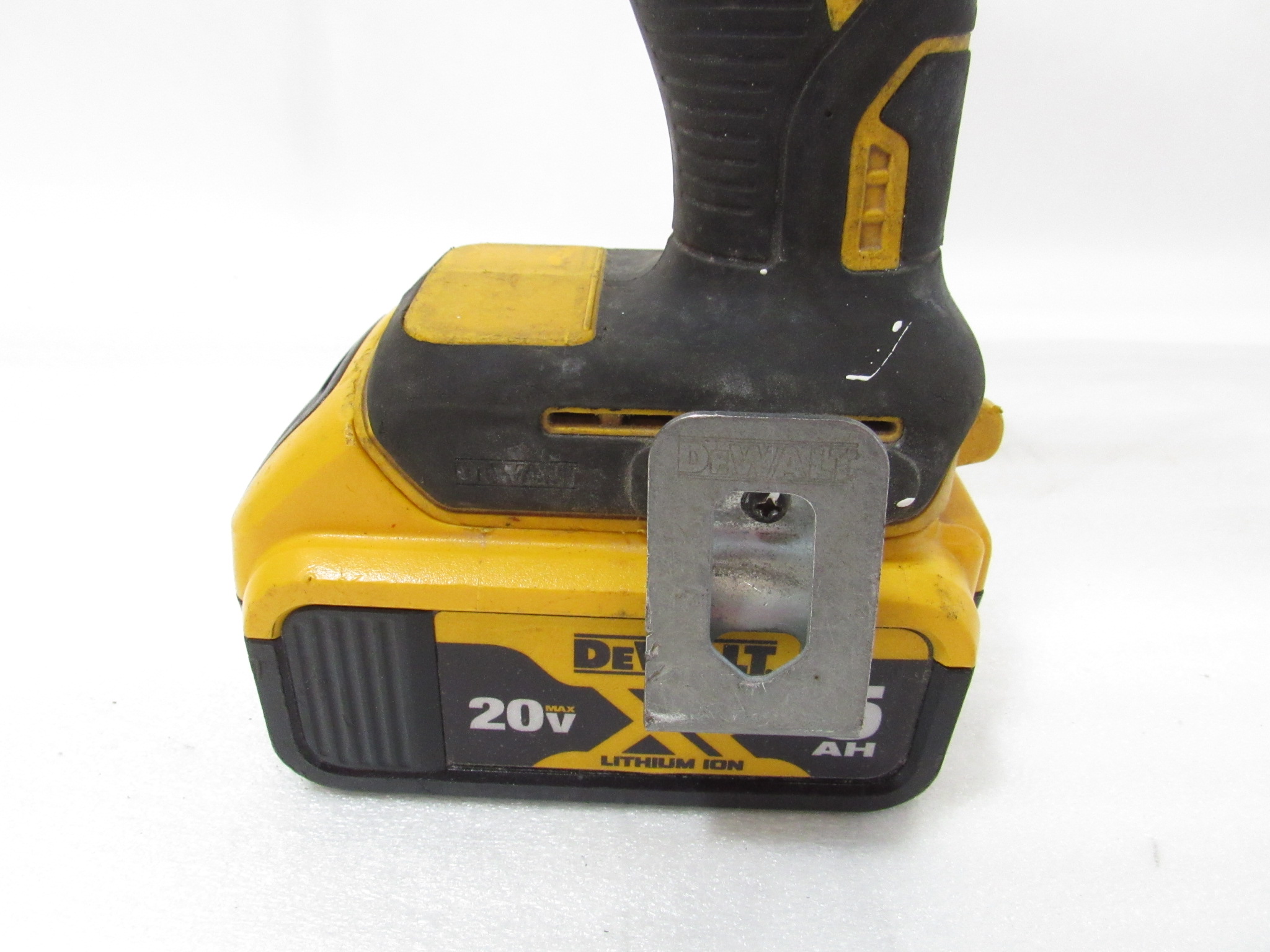 DEWALT DCD777 20-Volt Max Lithium-Ion 1/2-in Brushless Cordless Drill ...