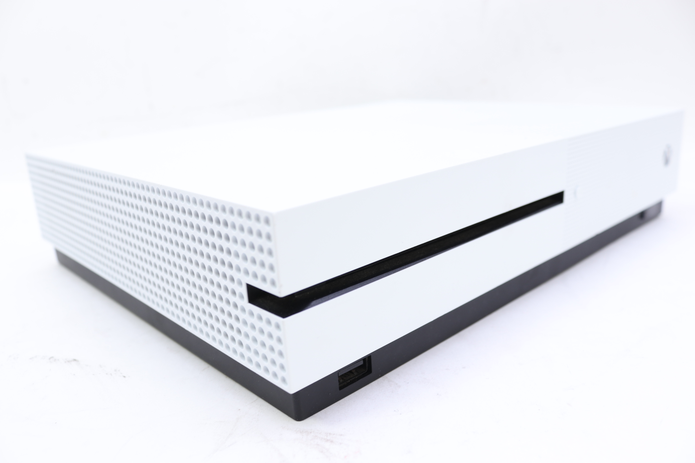 Microsoft Xbox One S 1681 500GB Video Game Console Xbox One S 500GB - 0559