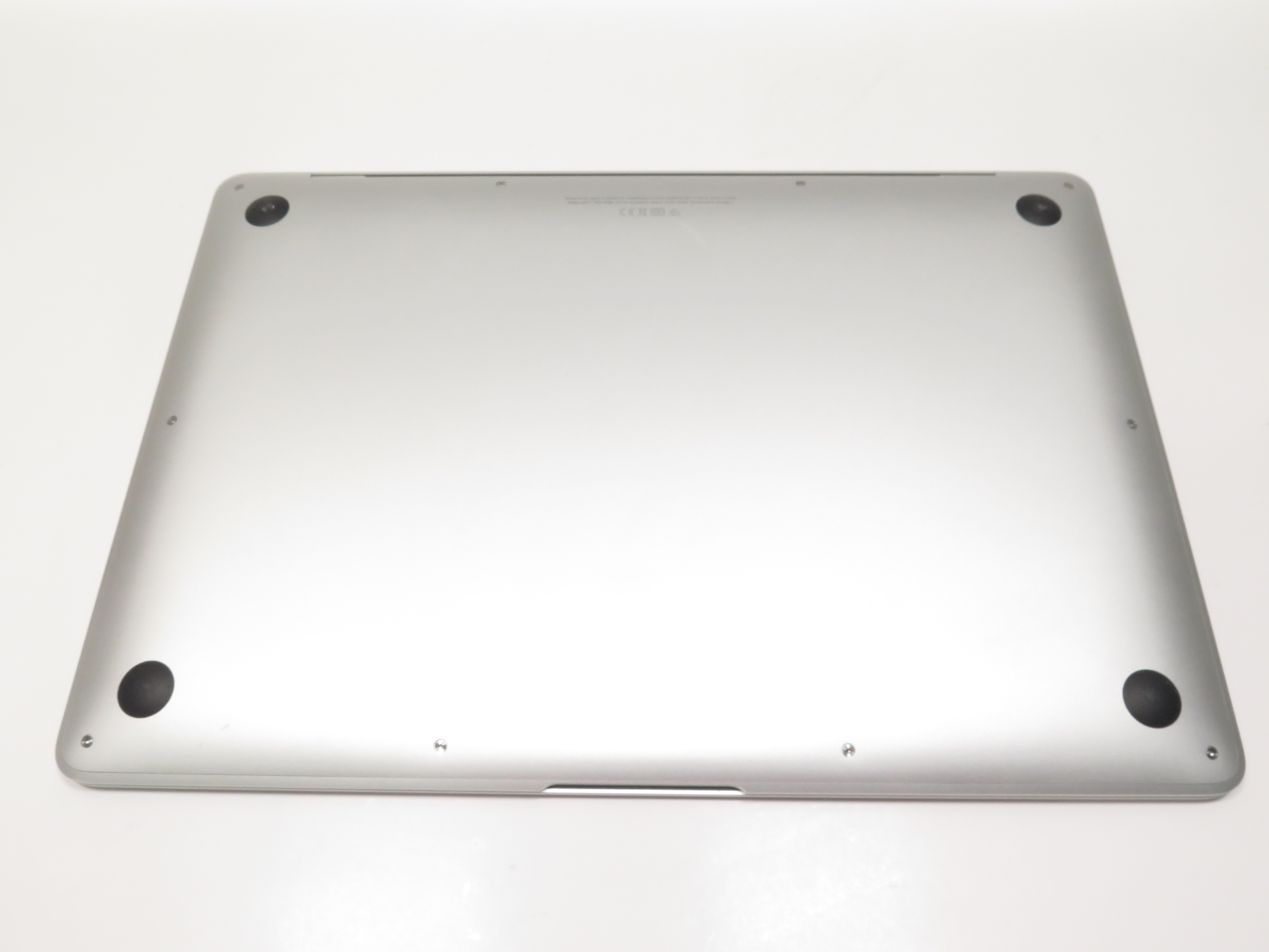 Apple MacBook Air 2020 MGN93LL/A M1 Chip 3.2GHz 8GB RAM 256GB SSD 13.3"