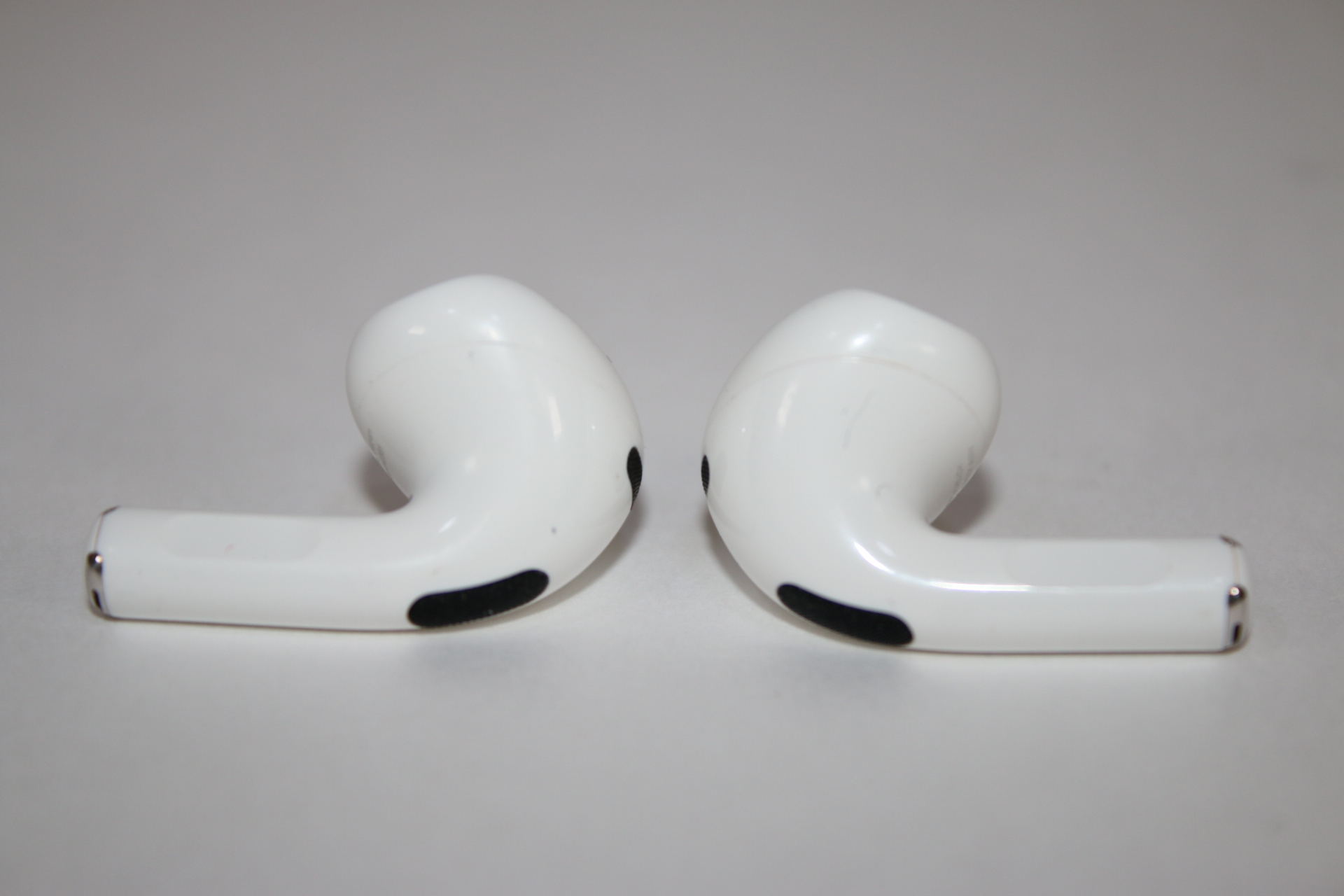Apple AirPods 3rd Gen Noise Canceling Bluetooth White Earbuds A2564 ...