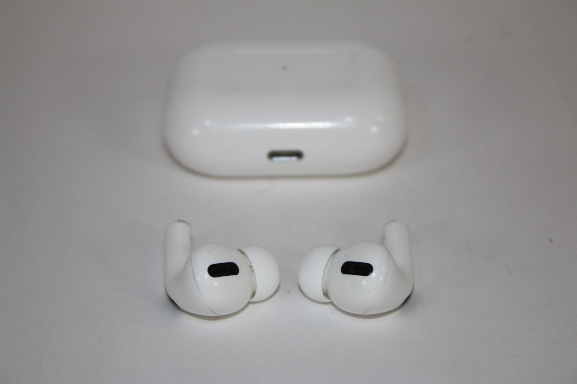 Apple AirPods Pro 2nd Gen Noise Canceling Bluetooth Earbuds A2083 ...
