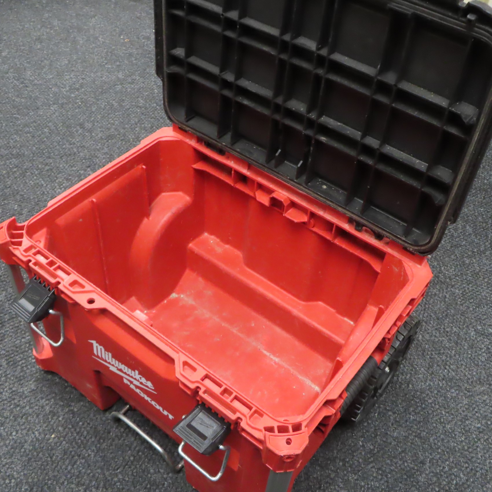 Milwaukee PACKOUT 22" Rolling Modular Tool Box (Local Pick-Up Only)