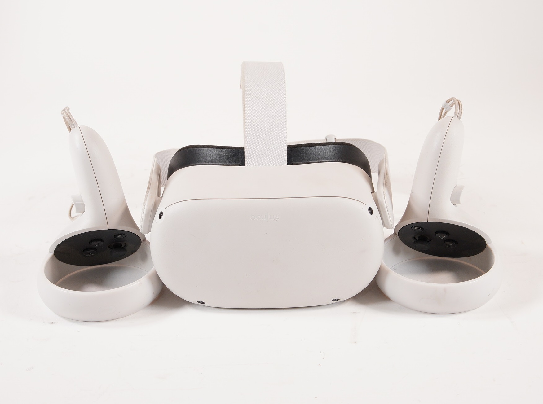 Oculus Quest 2 301-00351-01 Advanced All-in-One 256GB White VR Headset