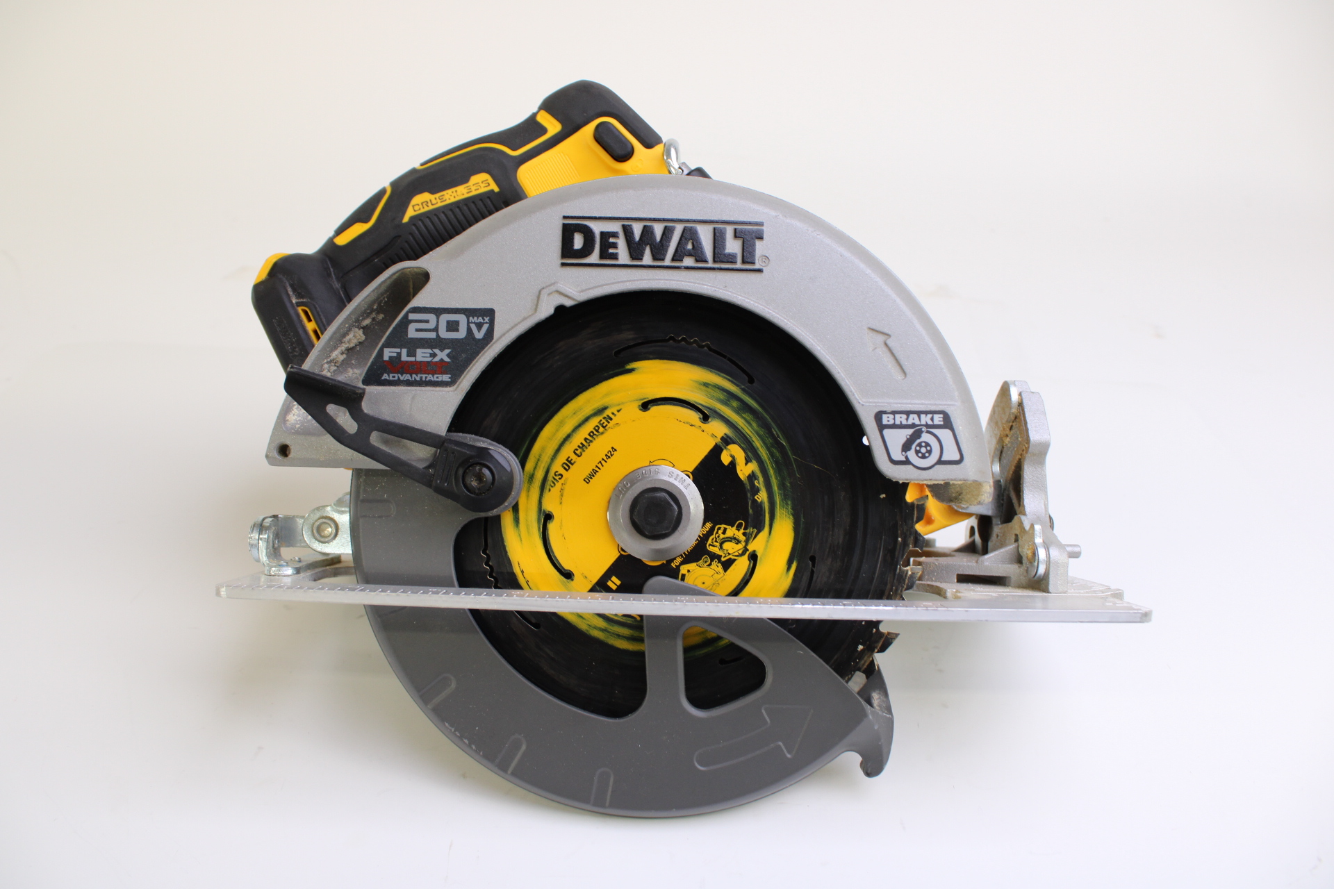 DeWalt DCS573 20V MAX Cordless Brushless 7-1/4" Cordless Circular Saw