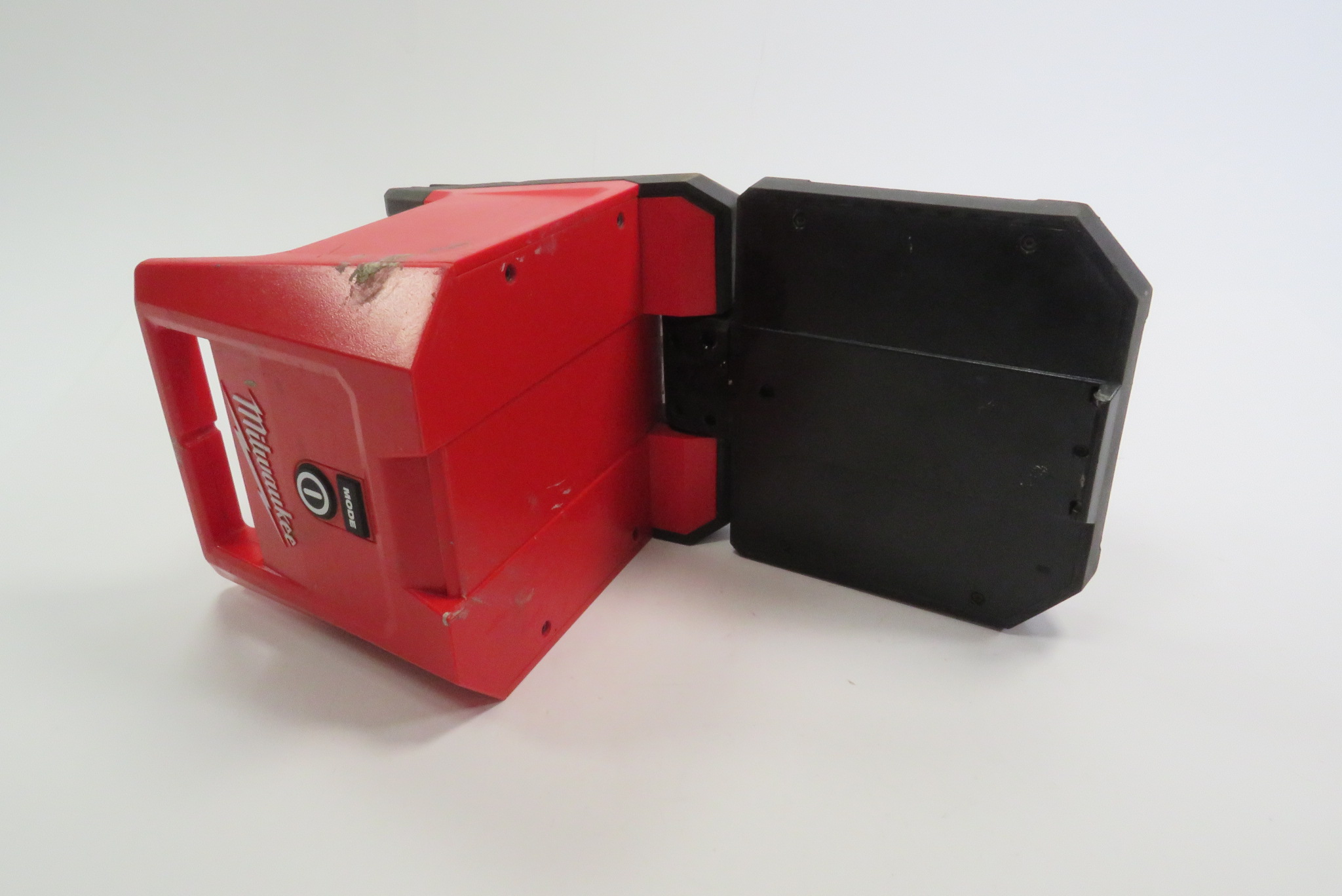 Milwaukee 2365-20 M18 18V 1500 Lumens Cordless Rover LED Mounting Flood ...