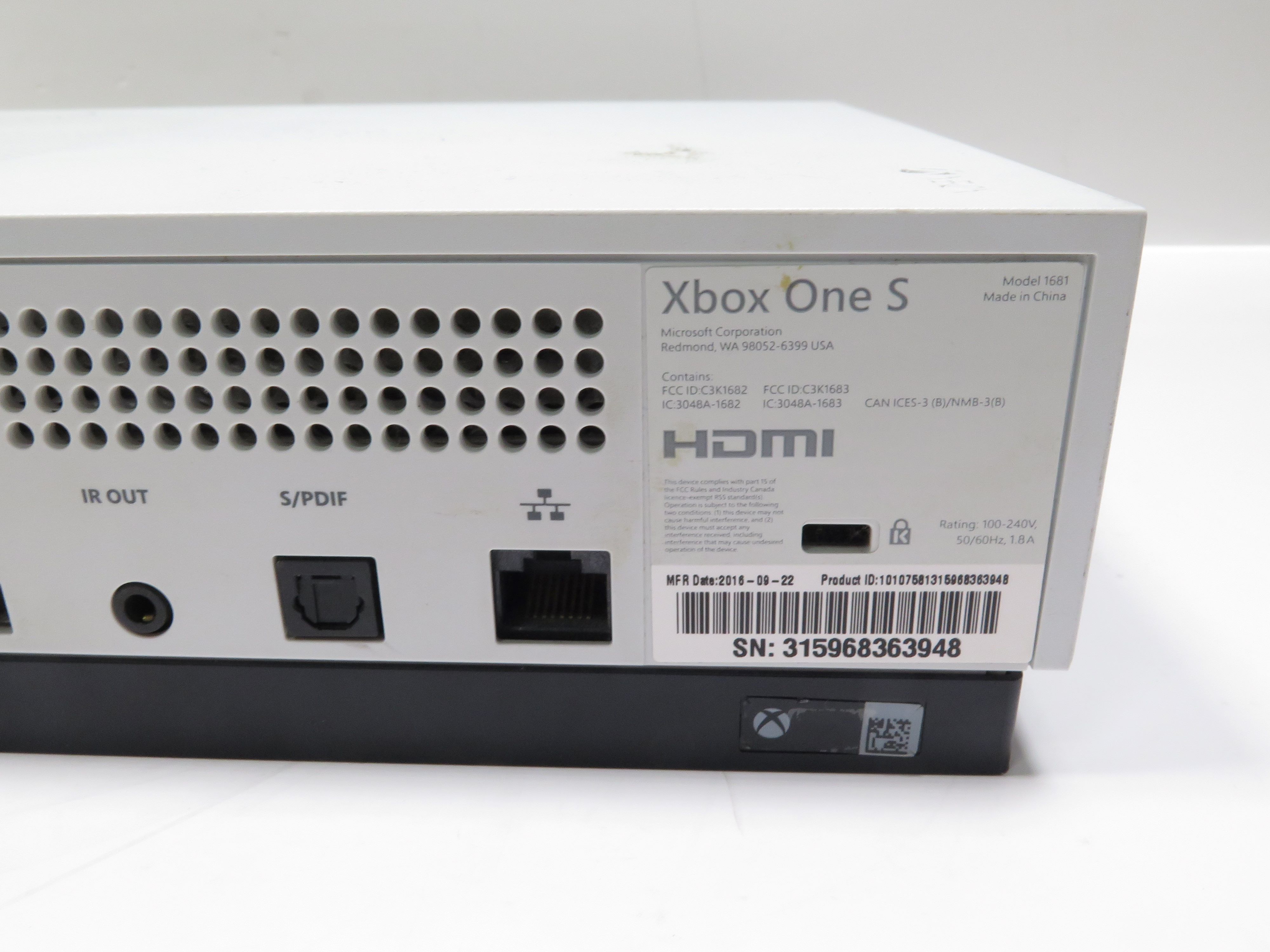 Microsoft 1681 Xbox One S 1TB Video Game Console 2567