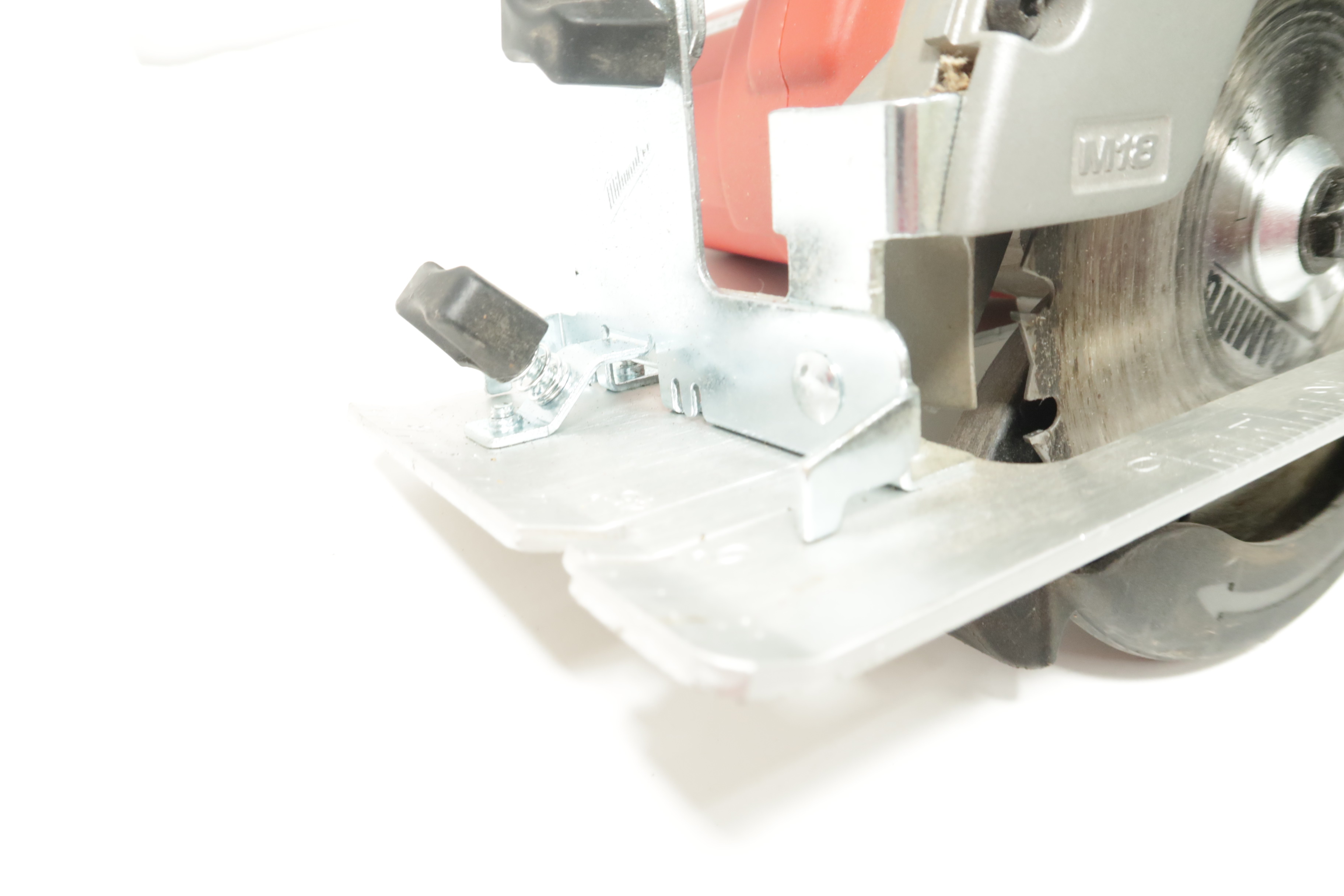 Milwaukee 2630-20 M18 18V Lithium-Ion Cordless 6-1/2" Circular Saw