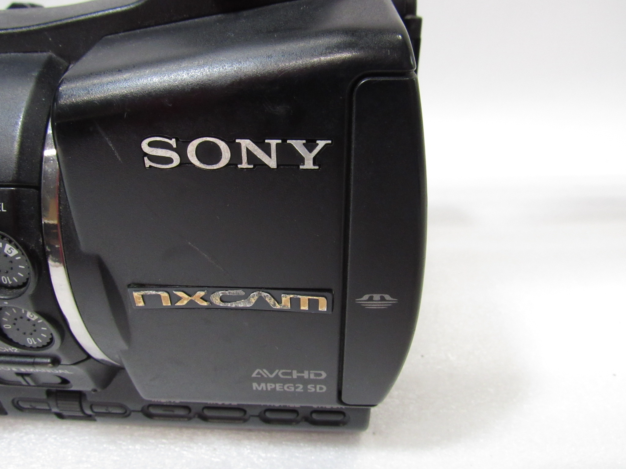 Sony HXR-NX5U Digital HD Video Camcorder 3.2" Screen