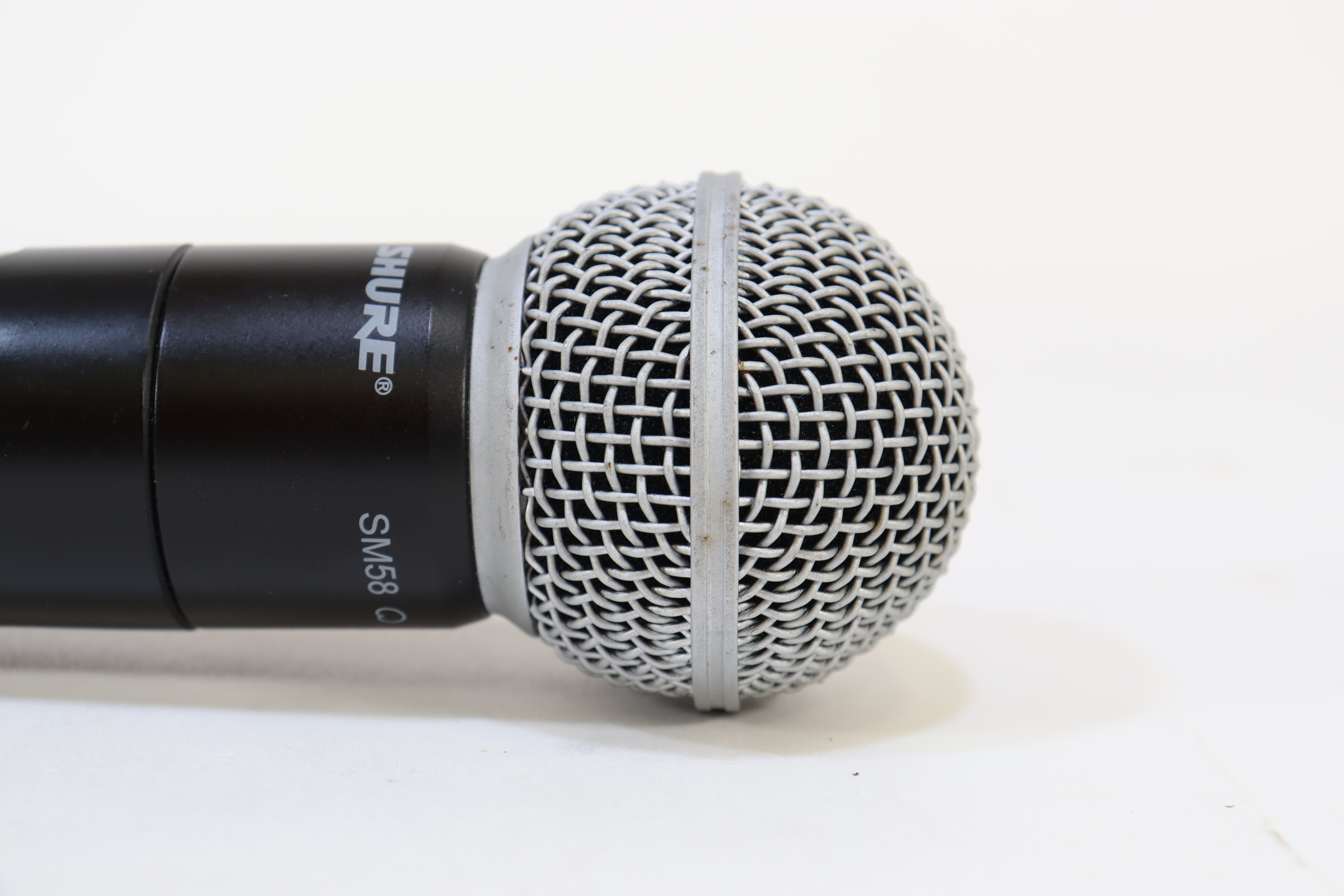 Shure SLX4 Wireless Receiver - SM58 Shure Wireless Microphone