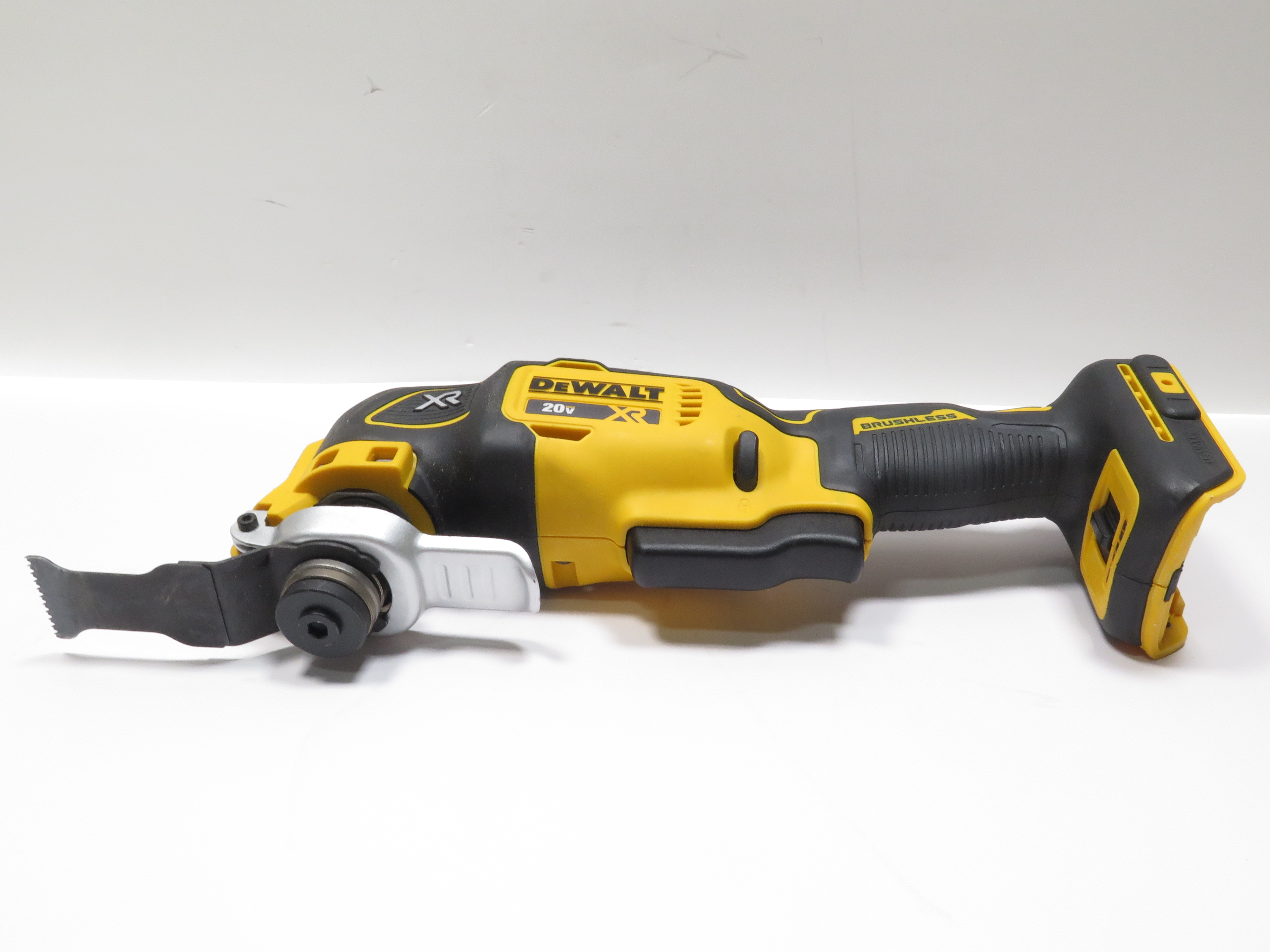 DeWalt DCS356 20V MAX XR Cordless Brushless 3-Speed Oscillating Multi Tool 2352