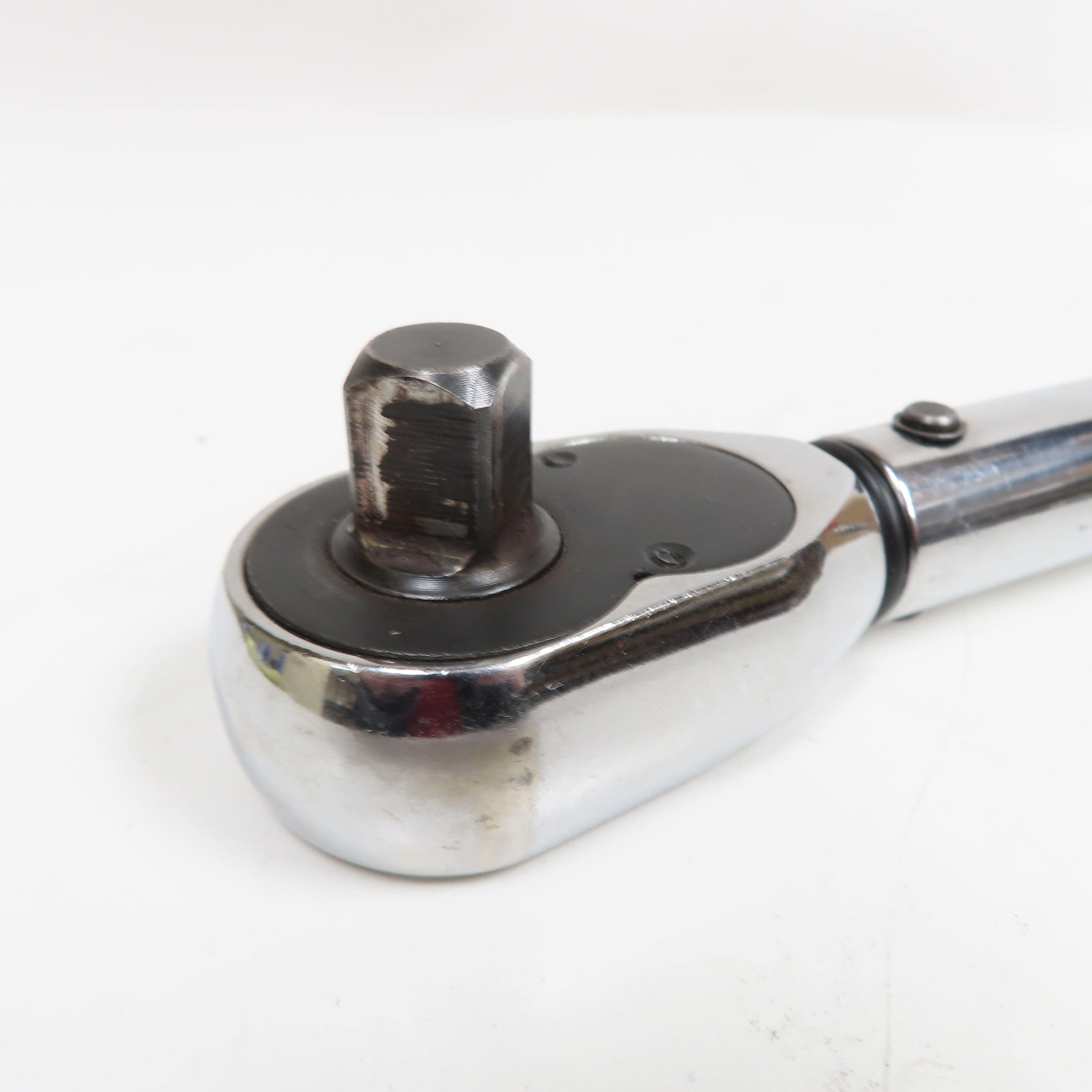 Husky 564464 1/2" Drive 50-250ft. Torque Ratcheting Wrench