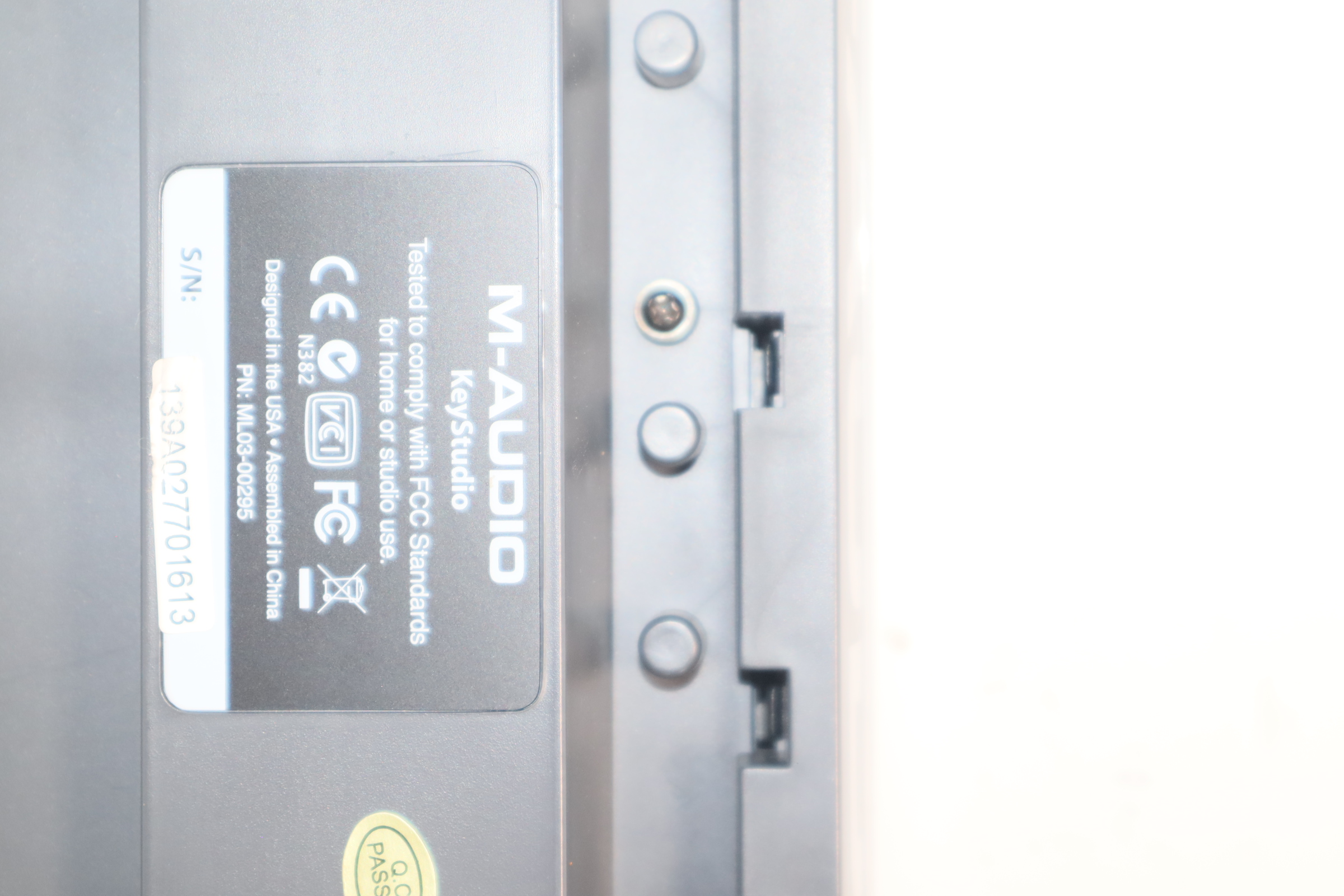 M-Audio KEYSTUDIO MIDI Controller 49 Key Keyboard Mixer 7525