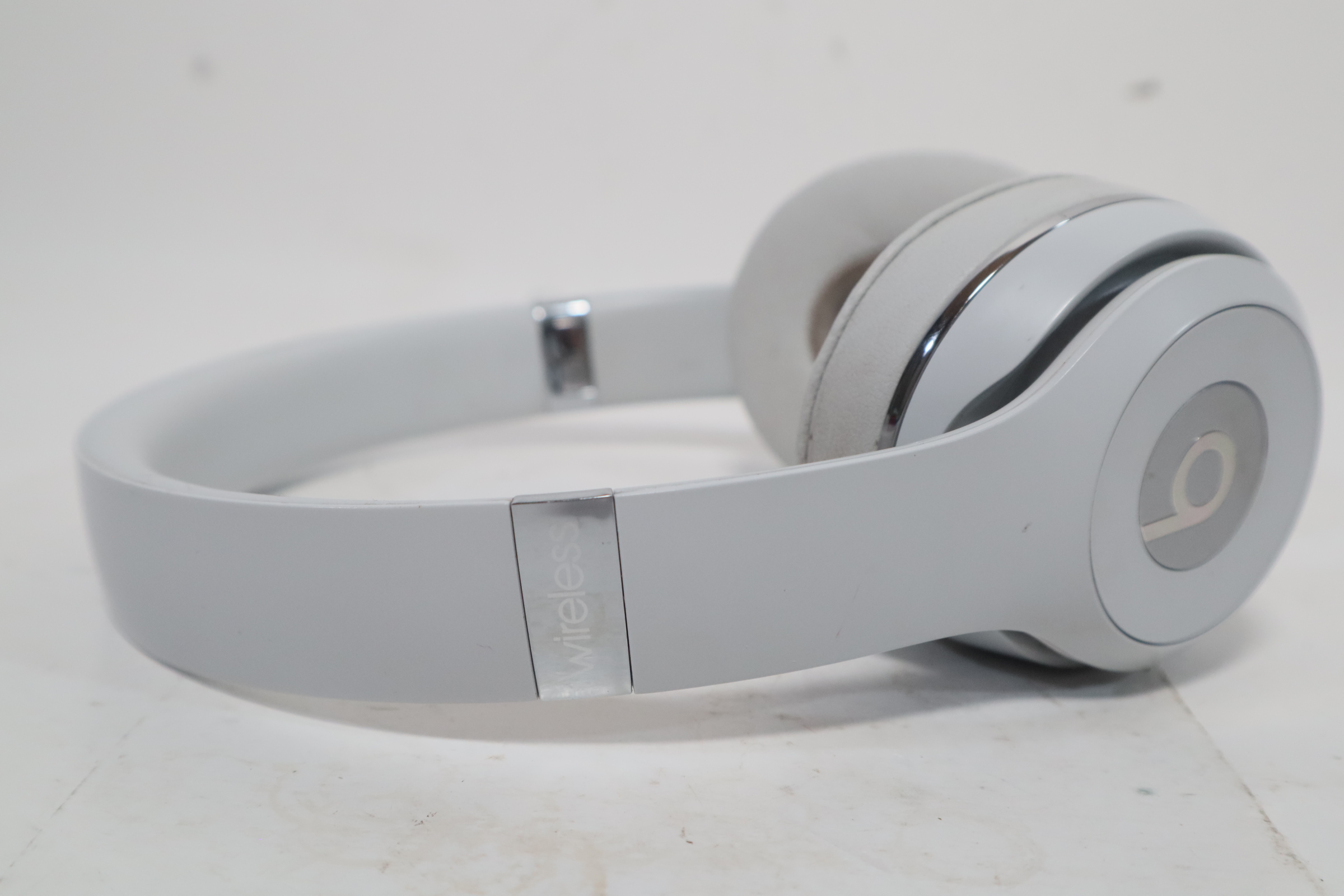 Beats Solo3 A1796 White & Silver Wireless True Wireless On-Ear ...