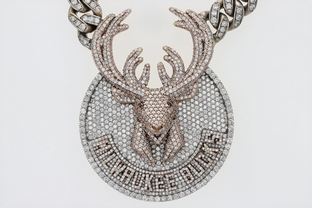 Milwaukee Bucks 25.02ctw Diamond Cluster 22.25" Necklace 10k Multi-Tone ...