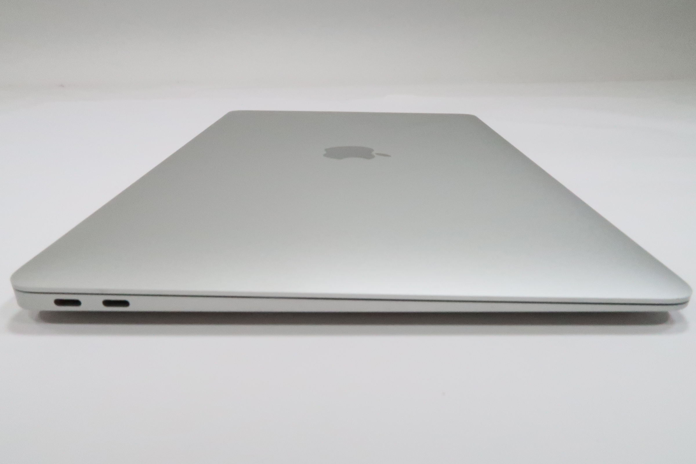 Apple MacBook Air (2020) MGN93LL/A M1 Chip 3.2GHz 8GB RAM Apple MacBook Air (2020) MGN93LL/A M1 Chip 3.2GHz 8GB RAM