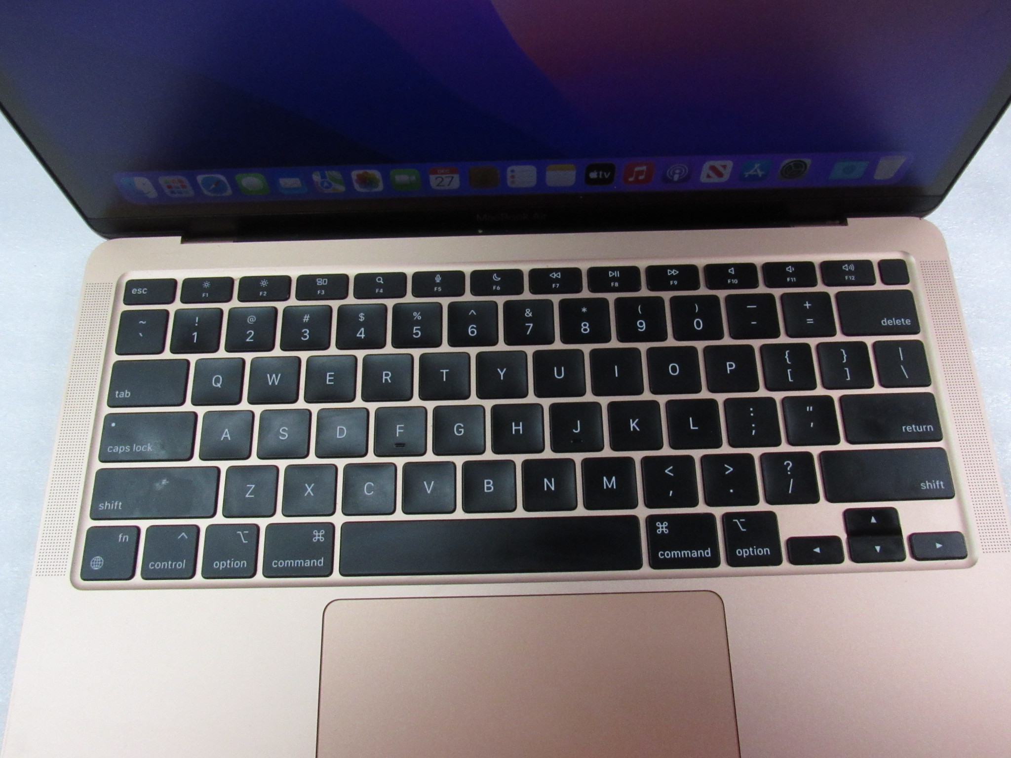 Apple MacBook Air 2020 MGN63LL/A M1 3.2GHz 8GB RAM 256GB SSD 13.3"