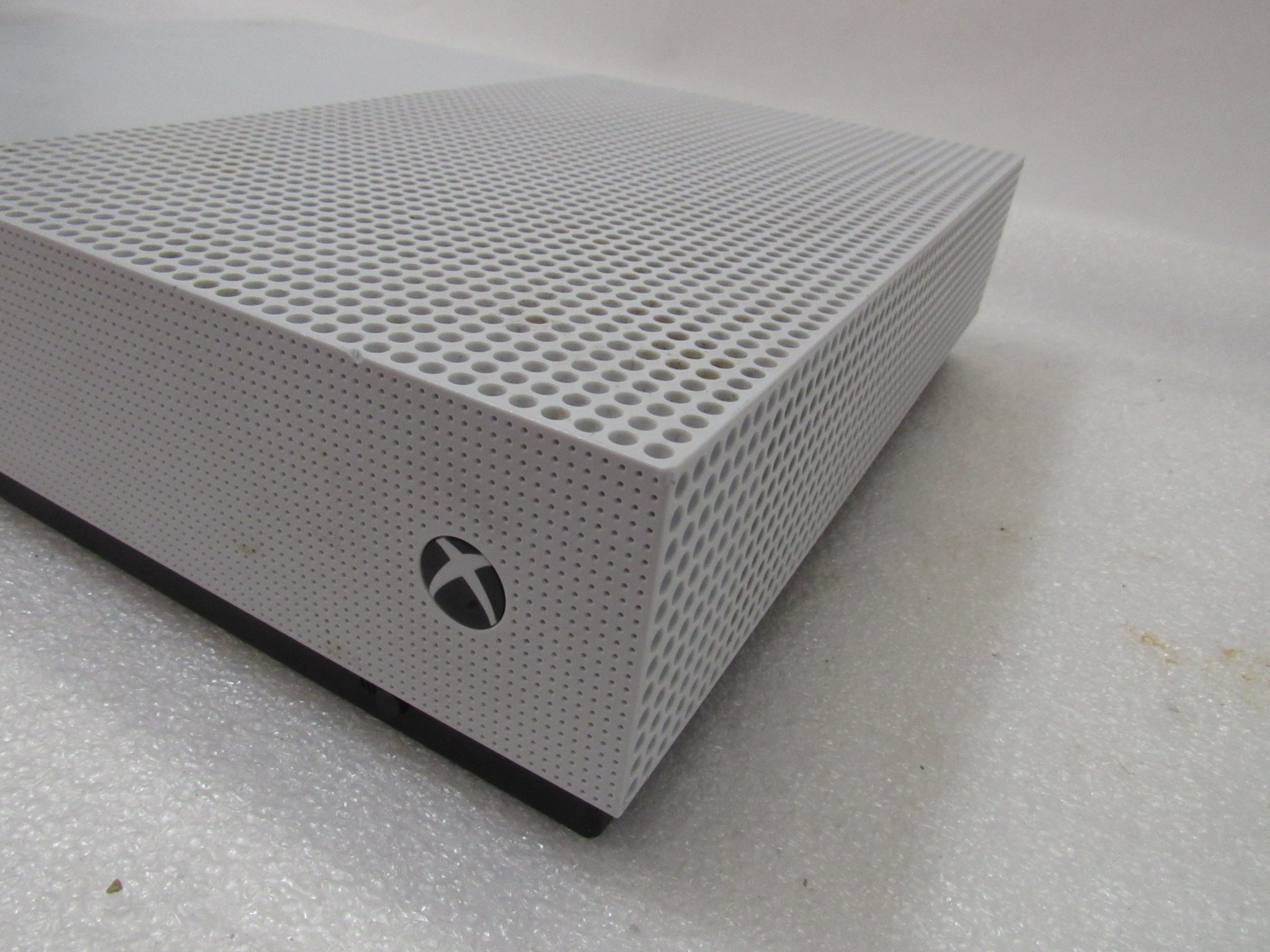 Microsoft 1681 Xbox One S 1TB Console White