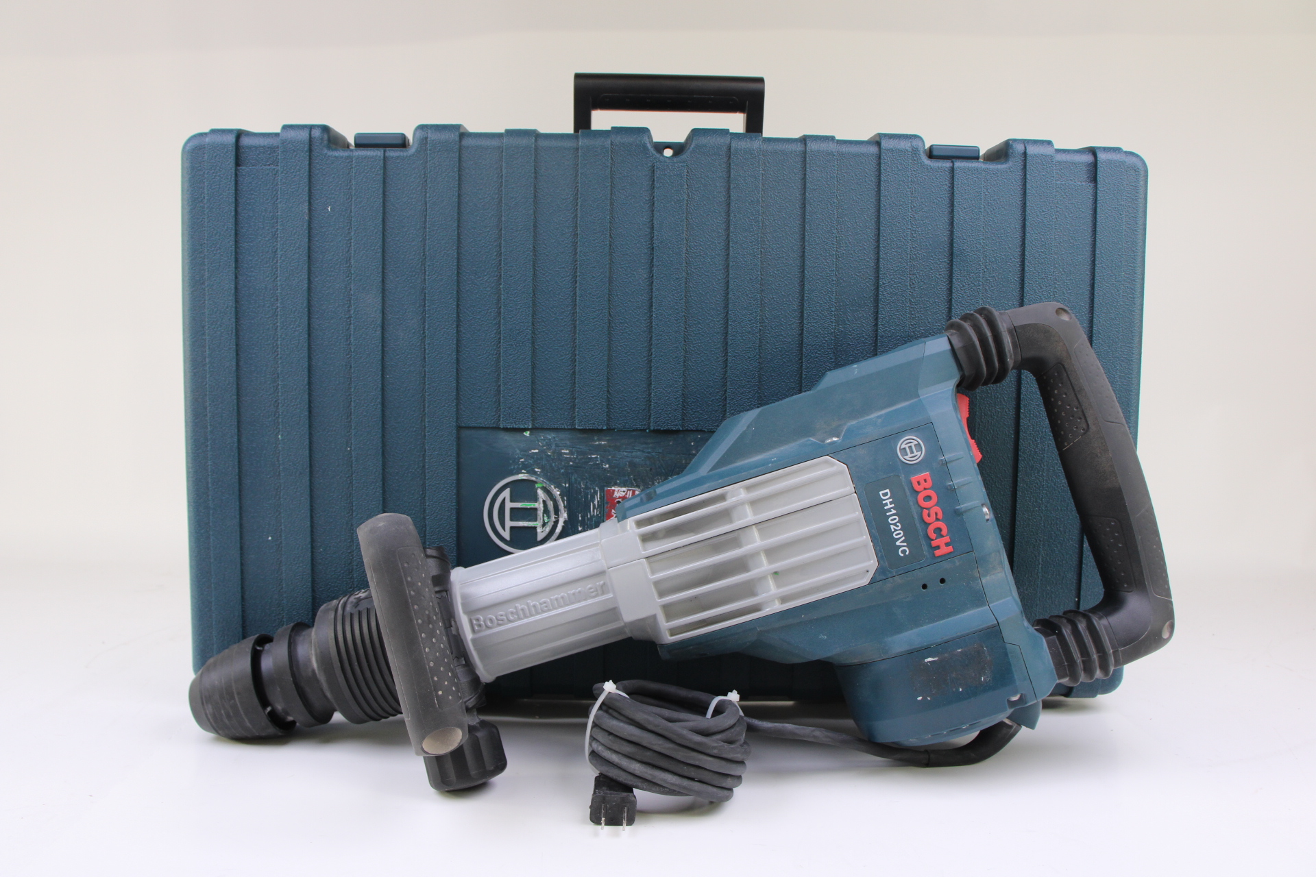 Bosch DH1020VC 15 Amp 1 1 8 Corded Variable Speed SDS Max Demolition Hammer