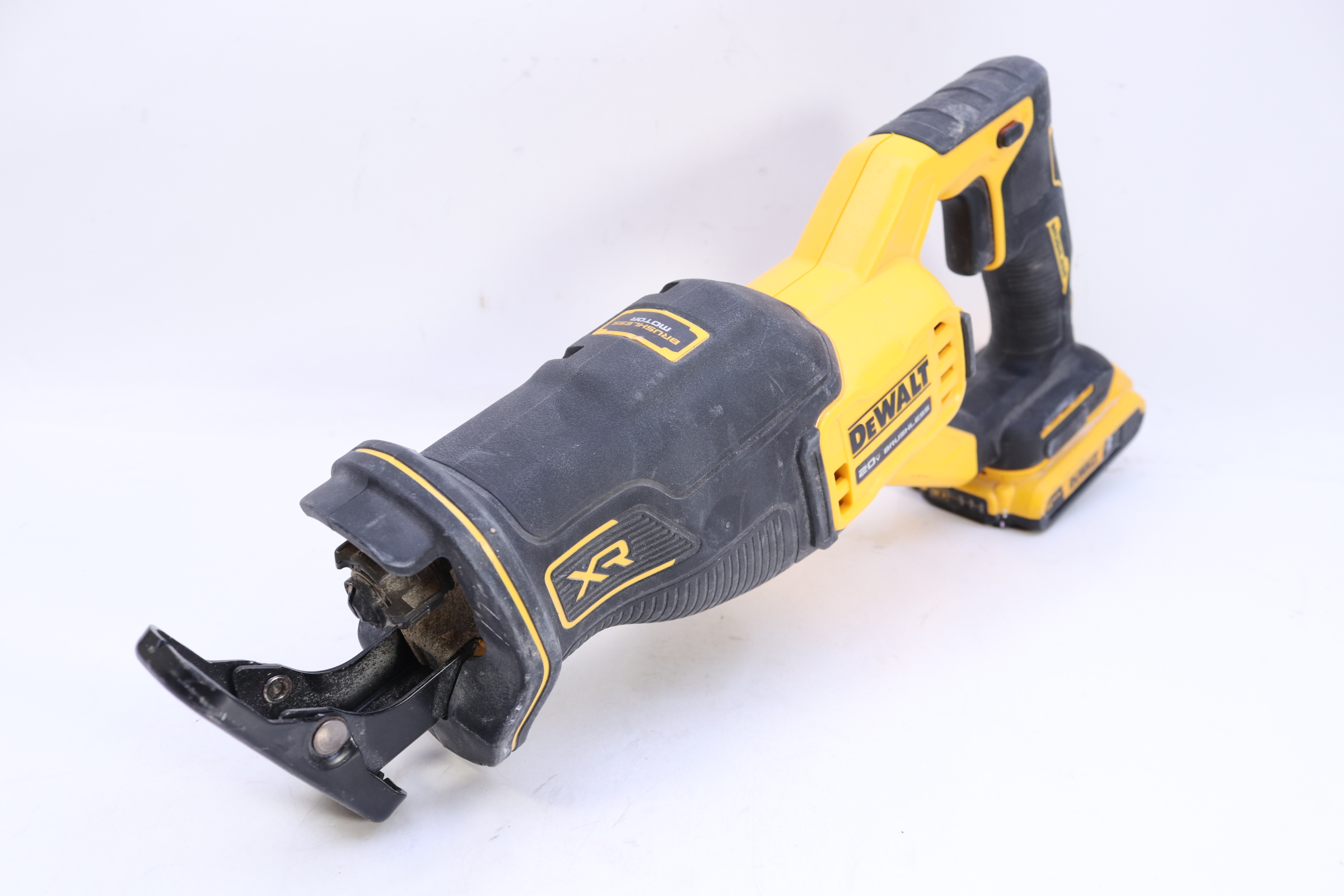 DEWALT DCS382 20-Volt MAX XR Lithium-Ion Cordless Brushless ...