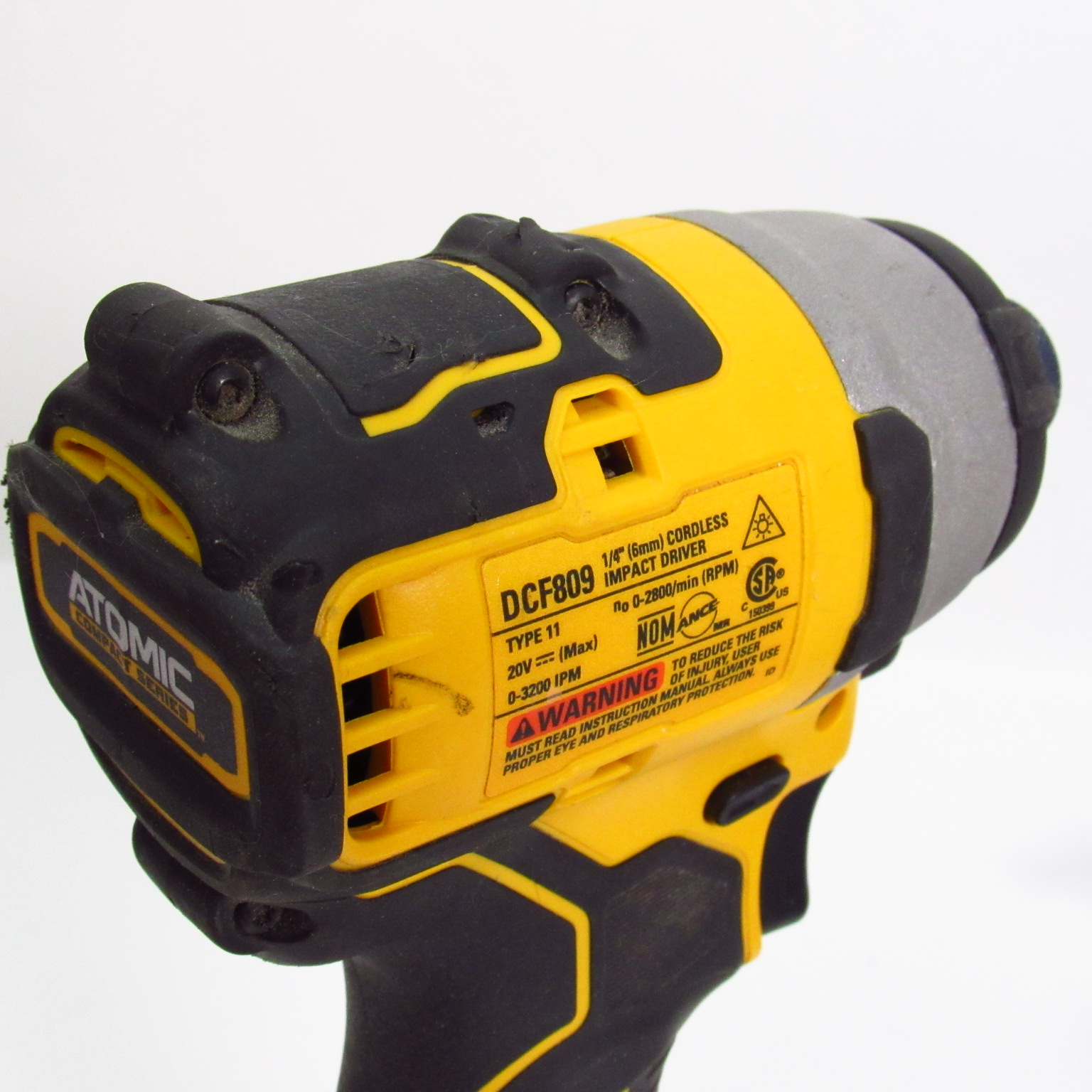 DeWalt DCF809 20V 1/2'' Drive Cordless Impact Driver Kit