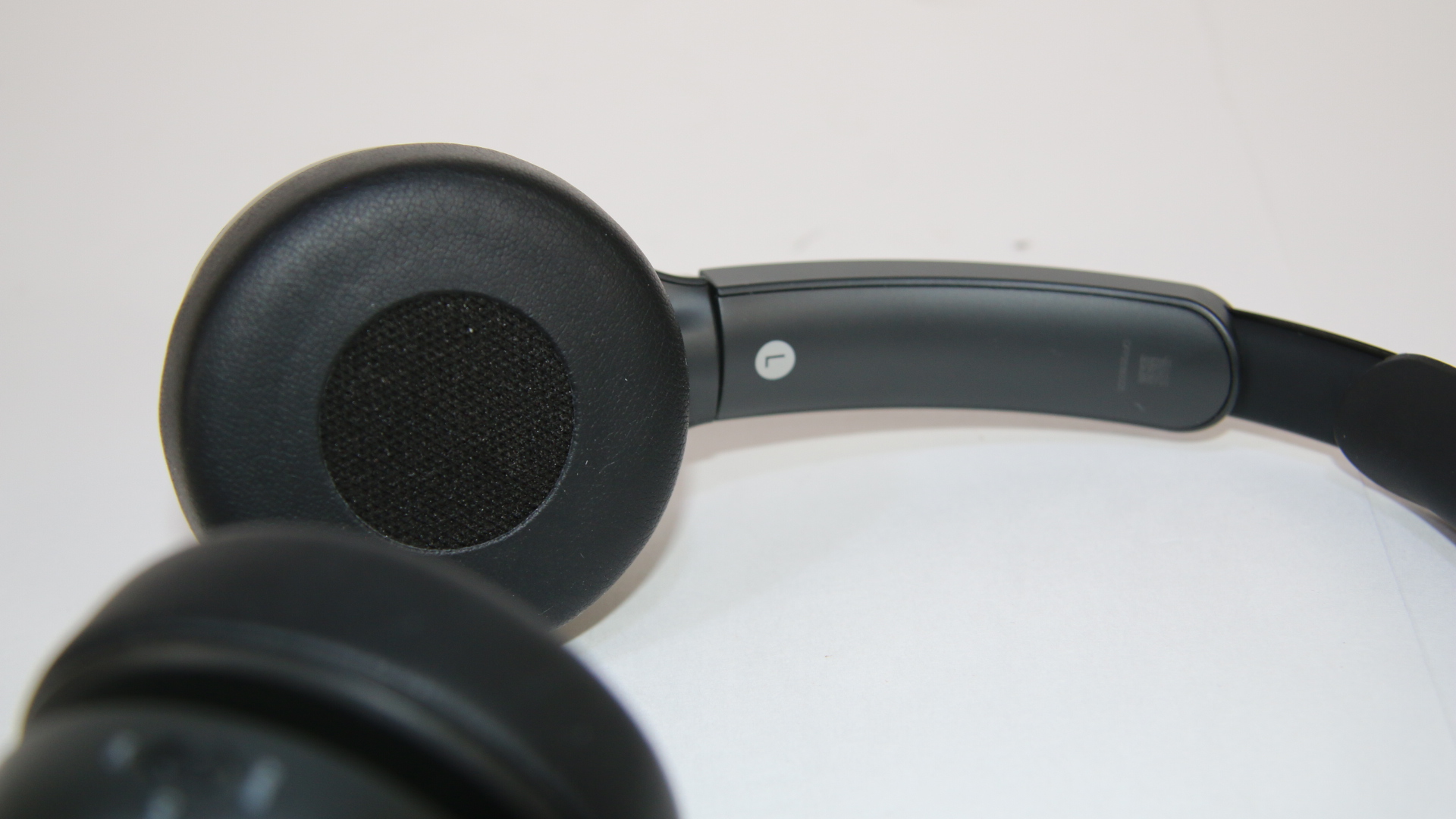 HS-WL-730-BUNA-C Cisco Dual On-Ear Carbon Black Headset 730