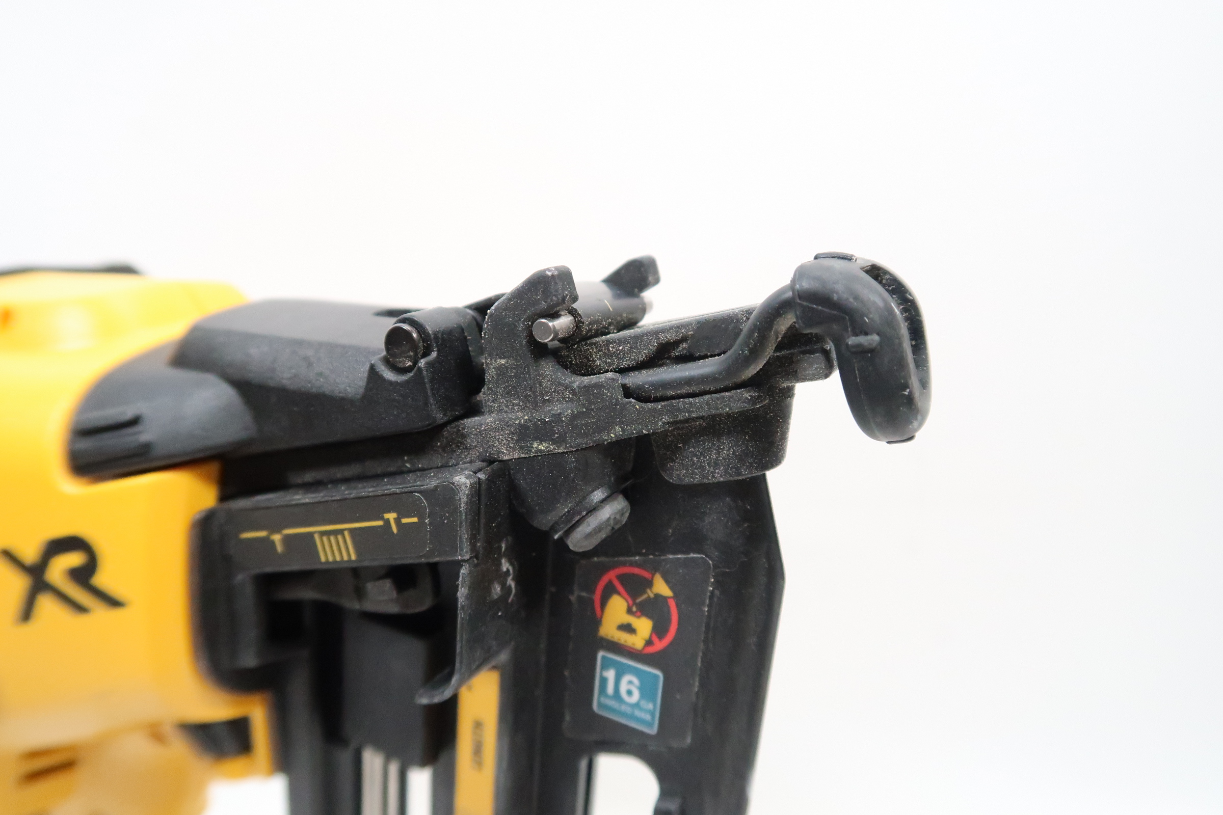 DeWalt DCN660 20V MAX XR 16-Gauge Cordless Angled Finish Nailer