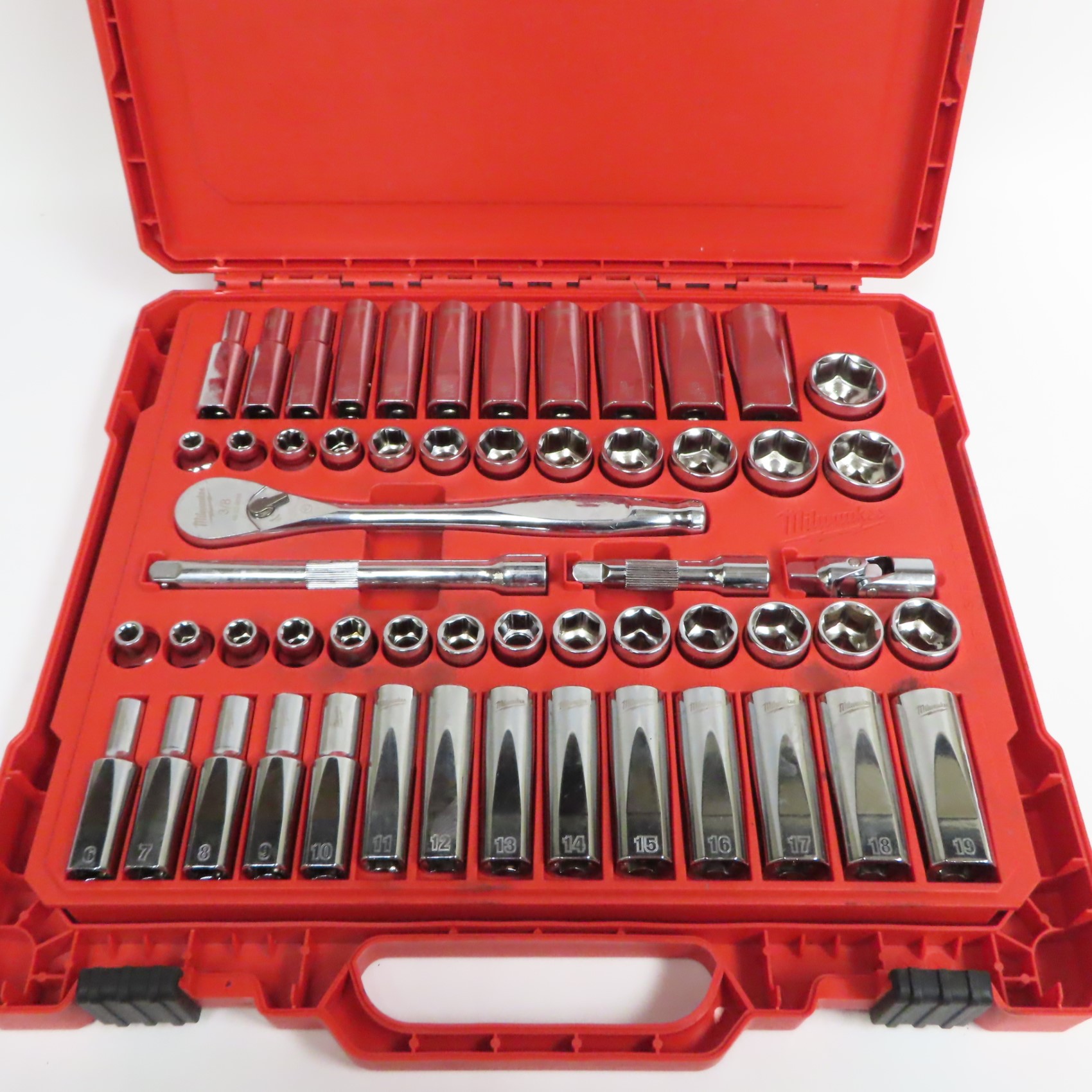 Milwaukee 48-22-9008 56-Piece 3/8" Drive SAE & Metric Socket/Ratchet Set