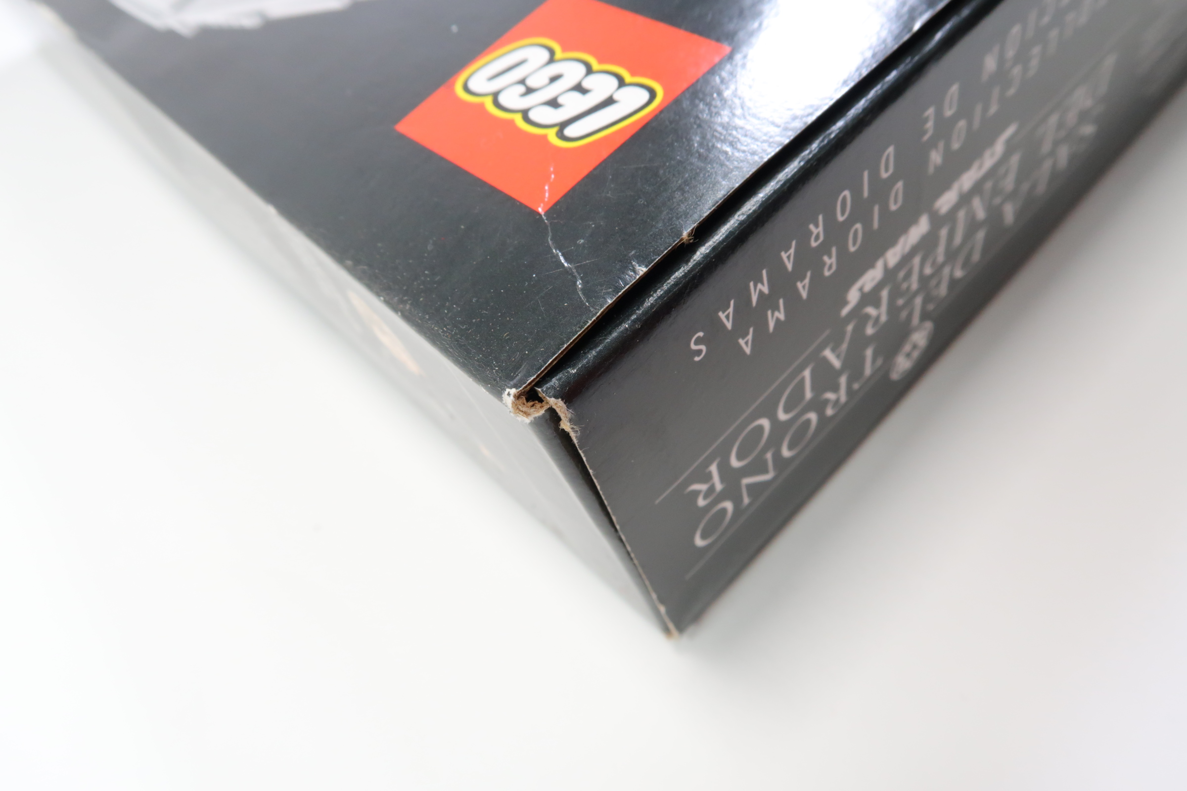 LEGO 75352 Star Wars Emperor's Throne Room Diorama 807-Pc Building Set