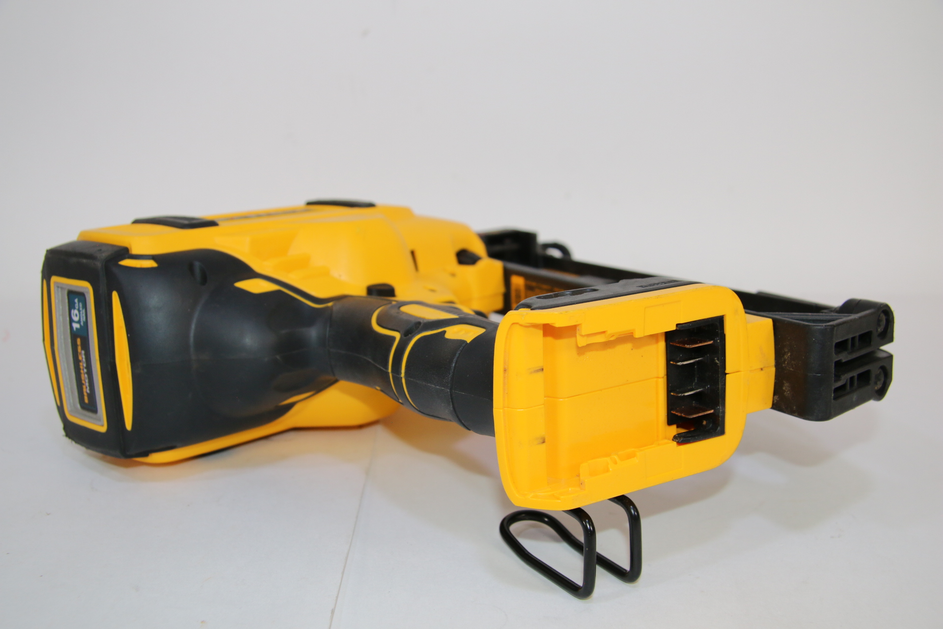 DeWalt DCN660 20V MAX XR 16 GA Angled Finish Nailer MGPB