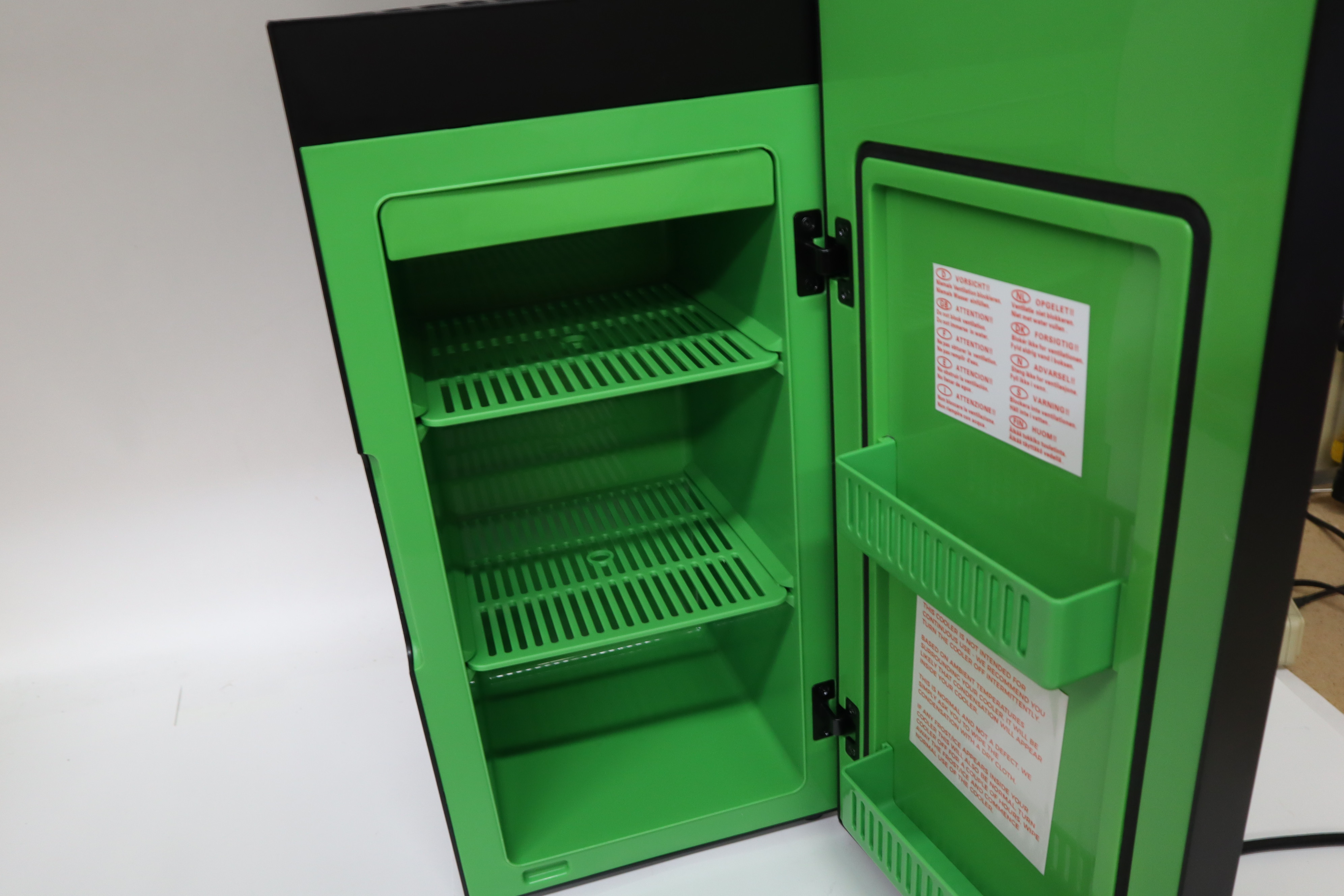 Microsoft Xbox Series X 17315 Collectible Mini Fridge Black 5067