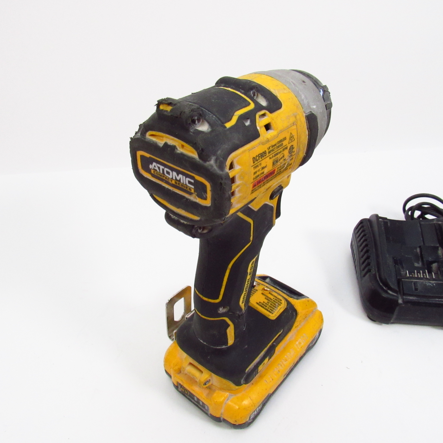 DeWalt DCF809 20V 1/4'' Drive Cordless Impact Driver Kit