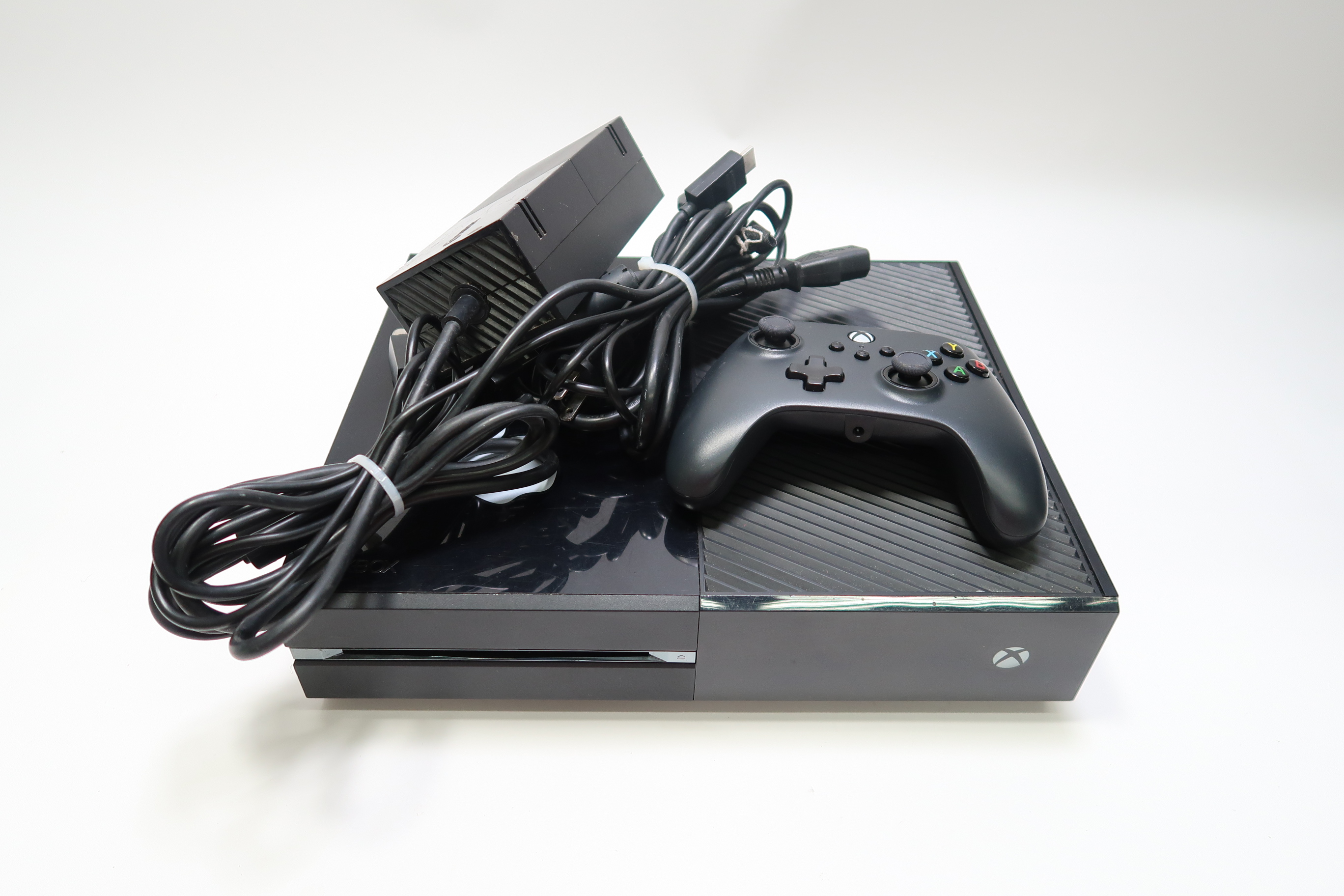 Microsoft Xbox One 1540 500GB Video Game Console 3777