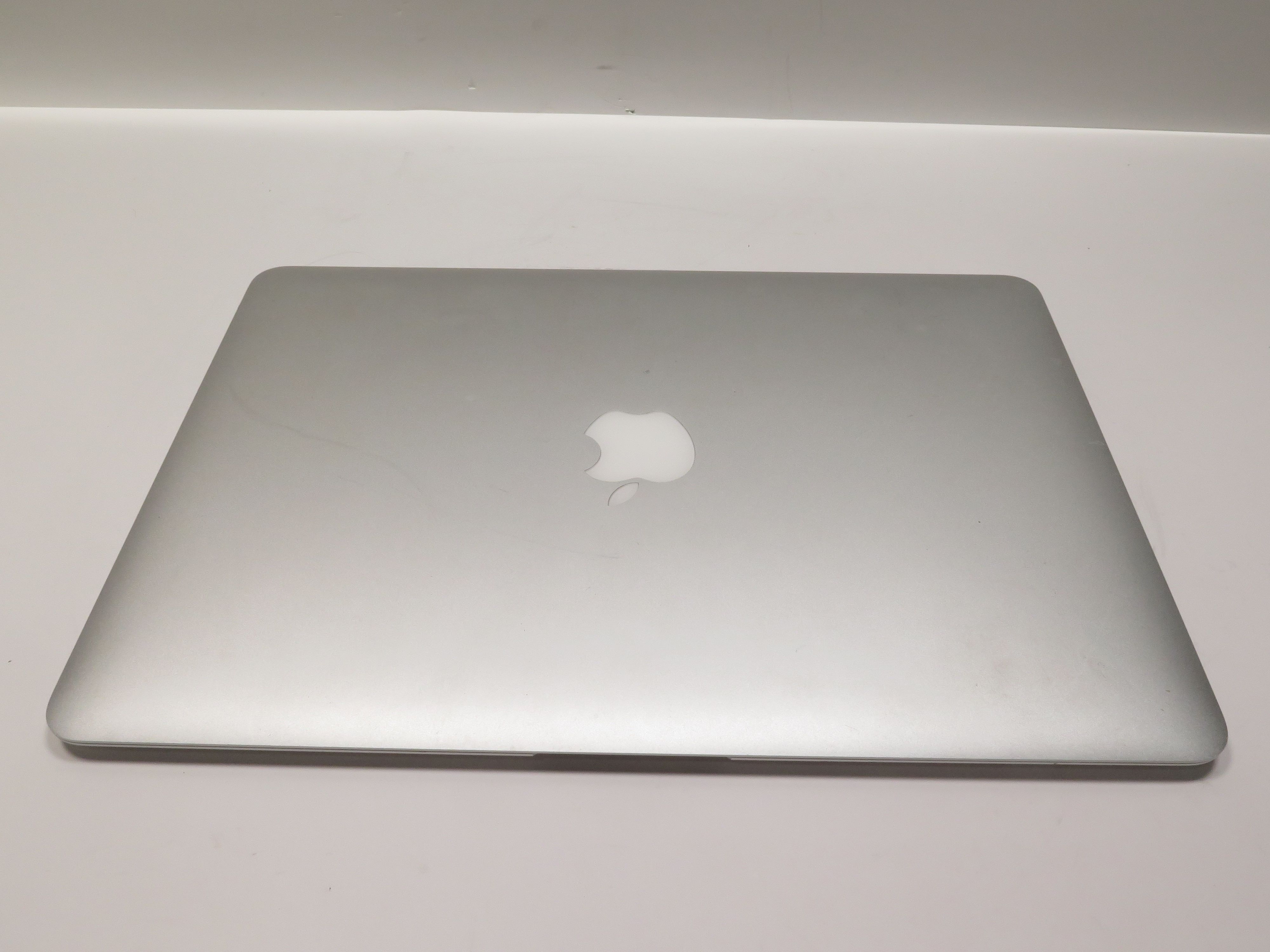 Apple MacBook Air 2017 MQD32LL/A Core i5-5350U 1.8GHz 8 GB RAM 128GB SSD 13.3"