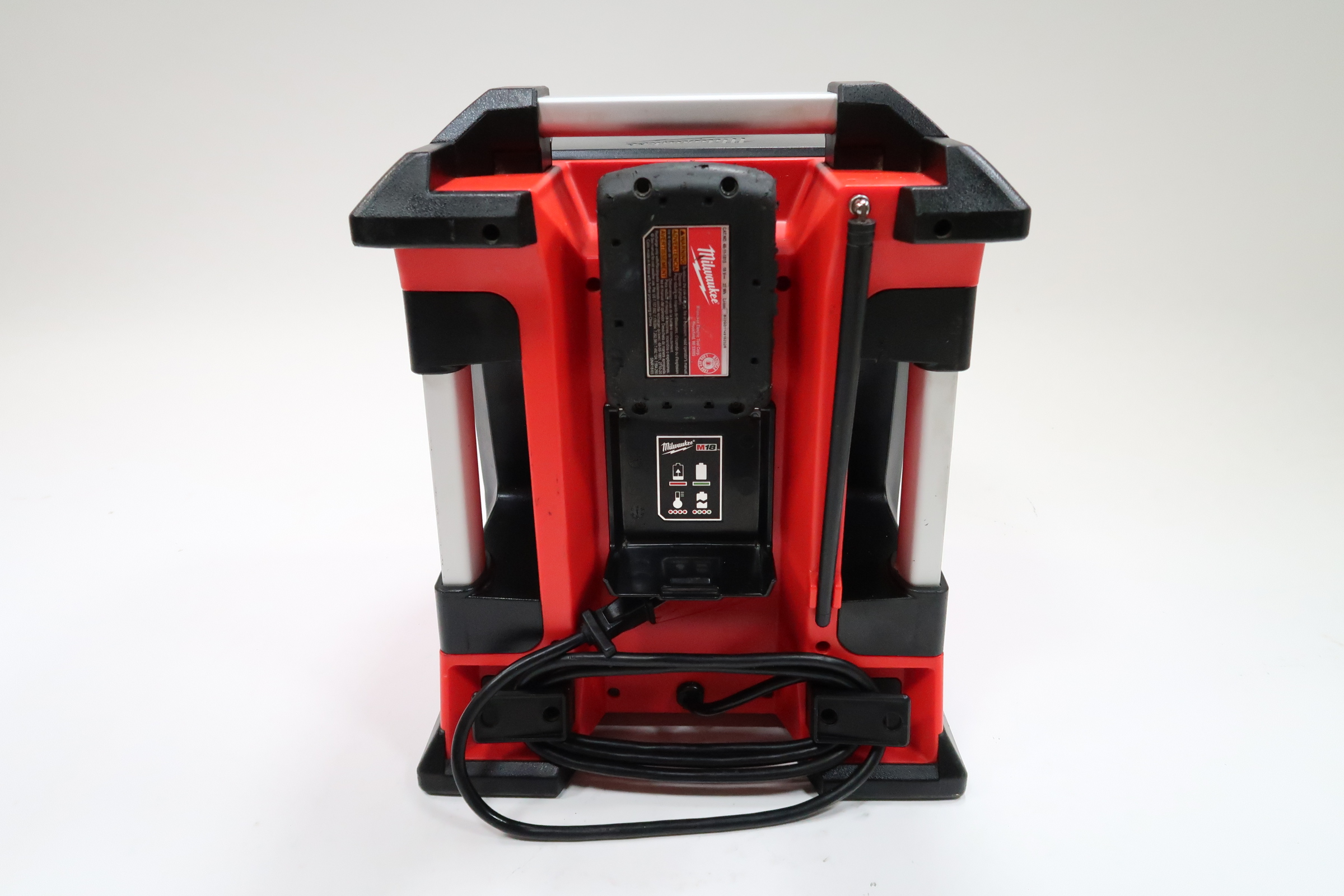 Milwaukee 2792-20 M18 Lithium-Ion Cordless Jobsite Radio/Charger 6074