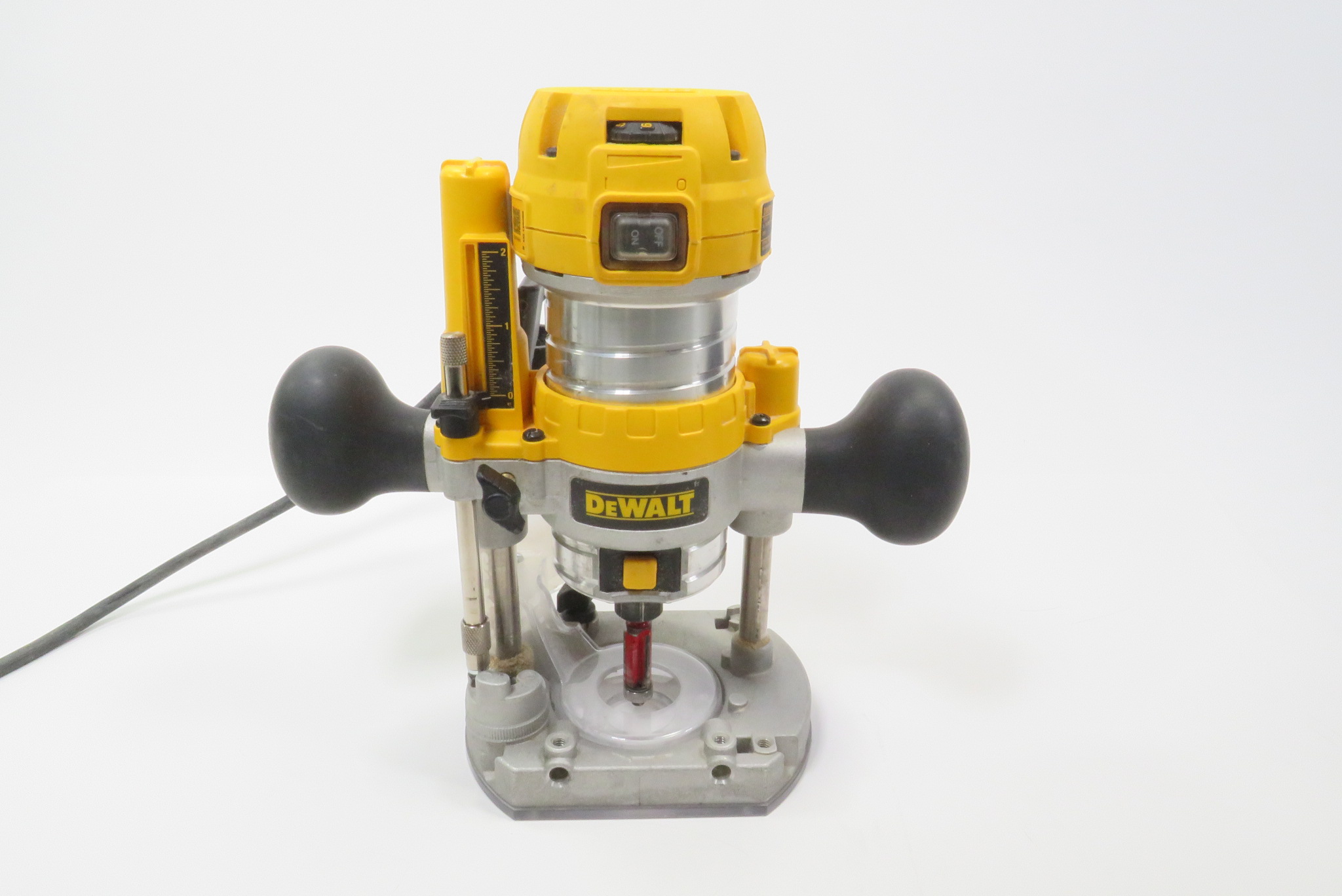 DeWalt DWP611 7 Amp Corded 1-1/4 HP Max Torque Variable Speed Compact ...
