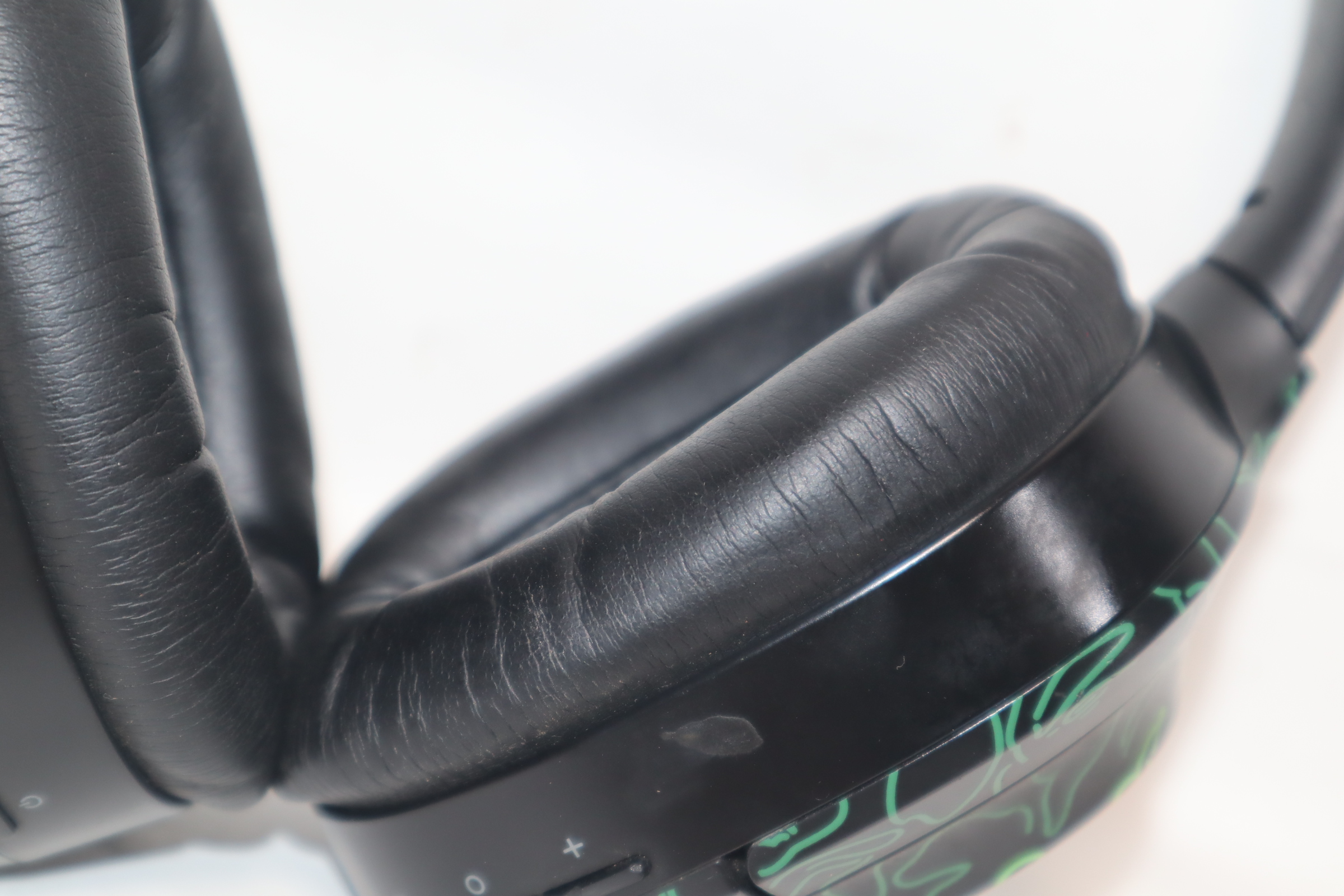 Razer x A Bathing Ape Opus RZ04-024901 THX Noise Cancelling Bluetooth ...