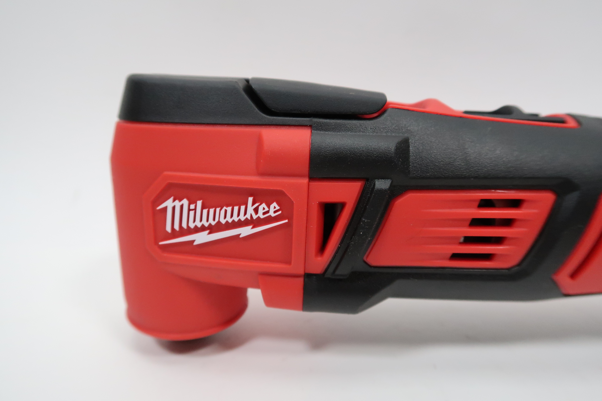 Milwaukee 2626-20 18V Lithium-Ion Cordless Oscillating Multi-Tool
