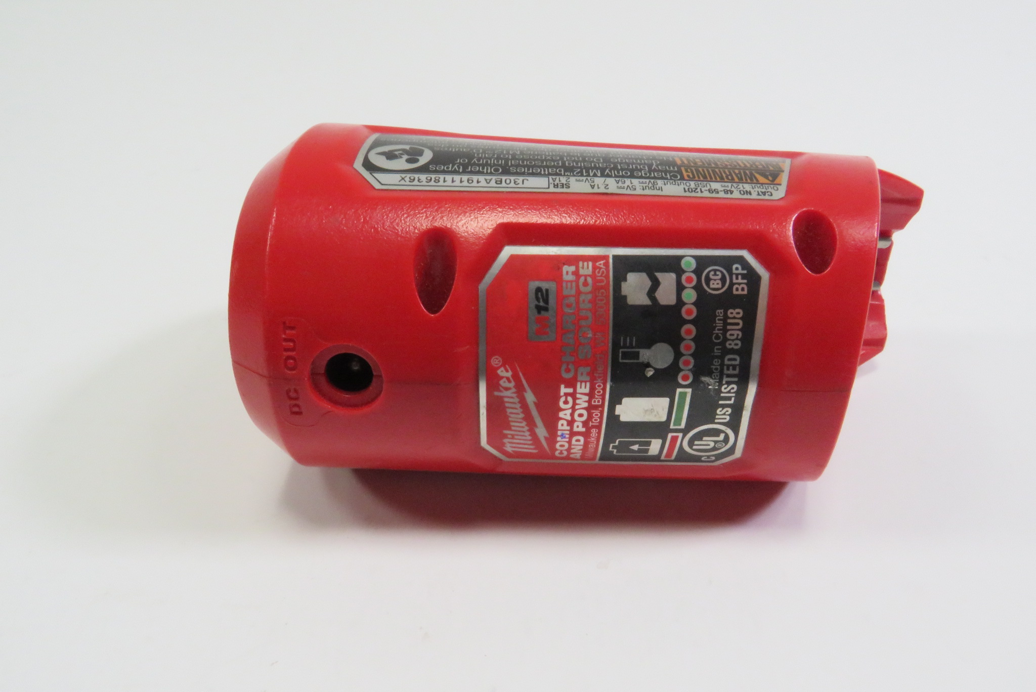 Milwaukee 48-59-1201 M12 12-Volt Compact Charger / M12 Battery Kit