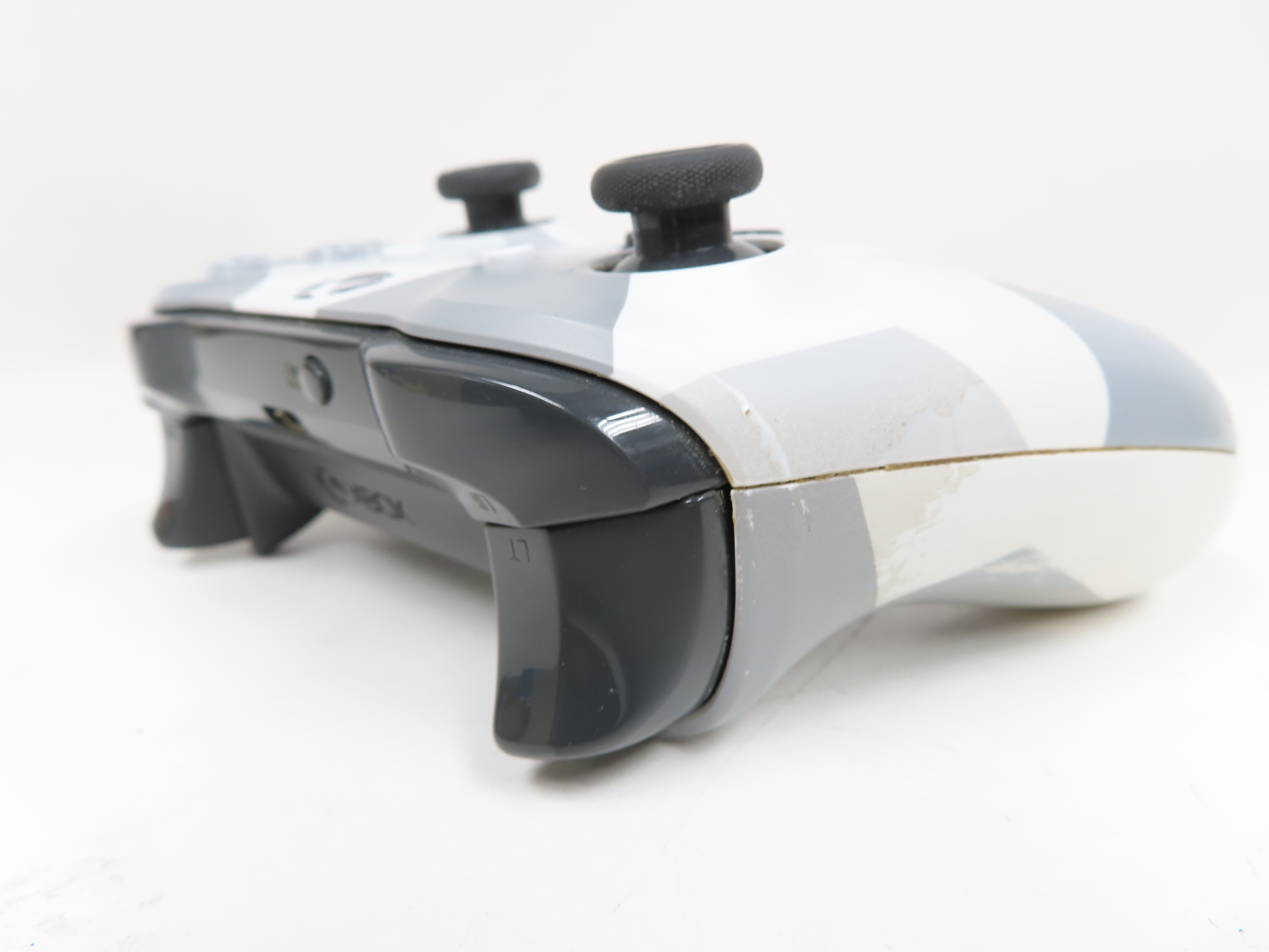 Microsoft 1708 Wireless Controller for Xbox One/PC - Digital White Camo