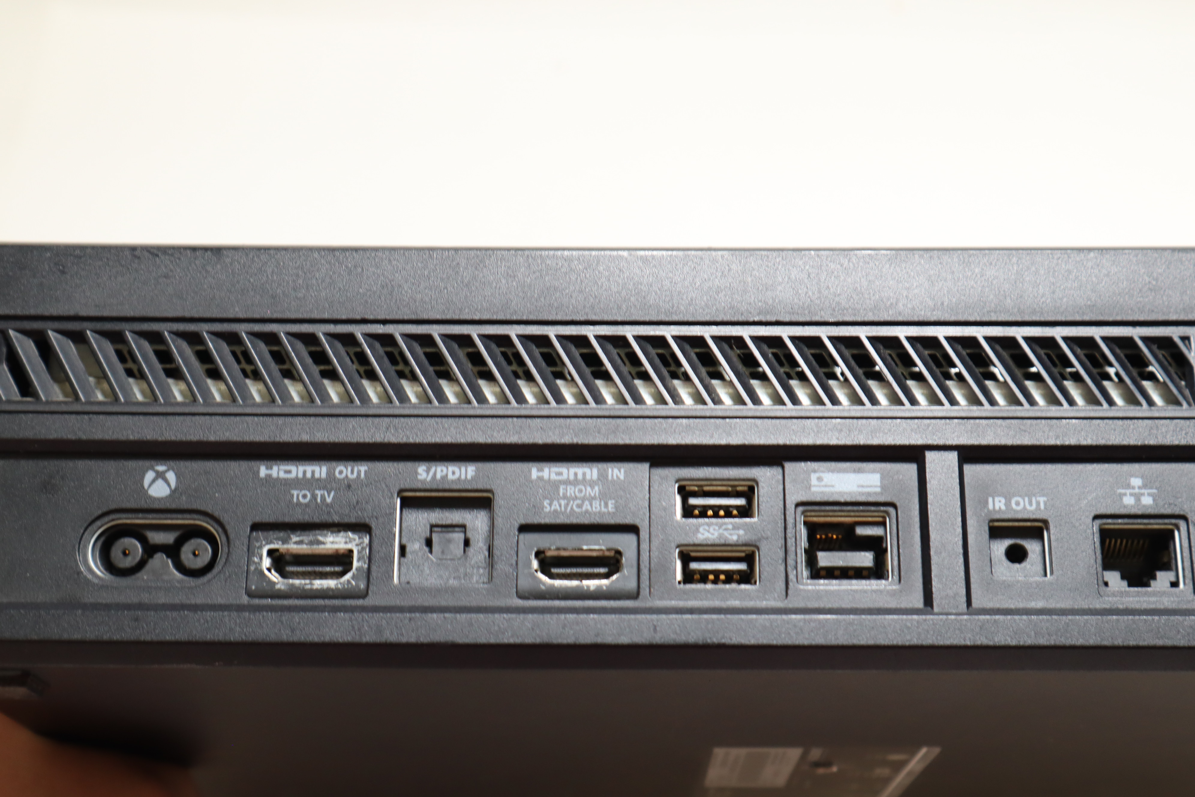 Microsoft 1540 500GB Xbox One 1st Gen Video Game Console 9083