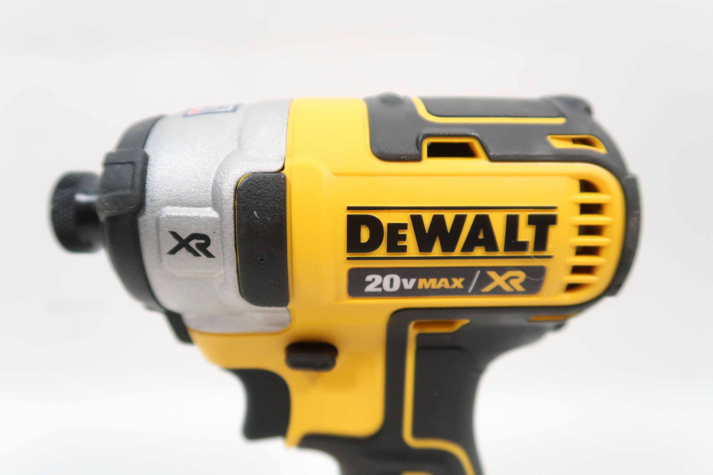 DeWalt DCF887 20V MAX XR Cordless Brushless 3-Speed 1/4 in. Impact Driver